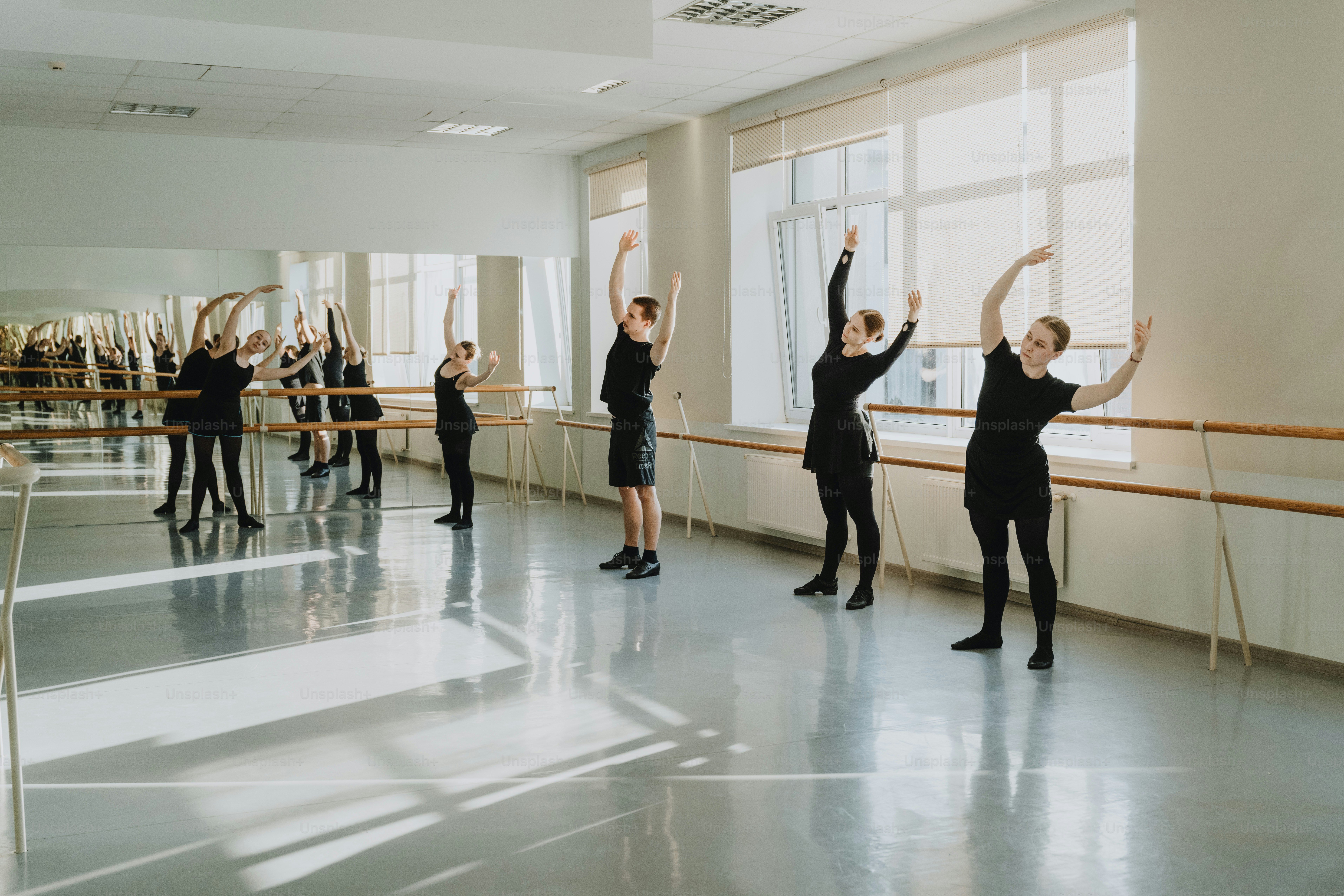 A group of people in a dance class photo – People dancing Image on Unsplash