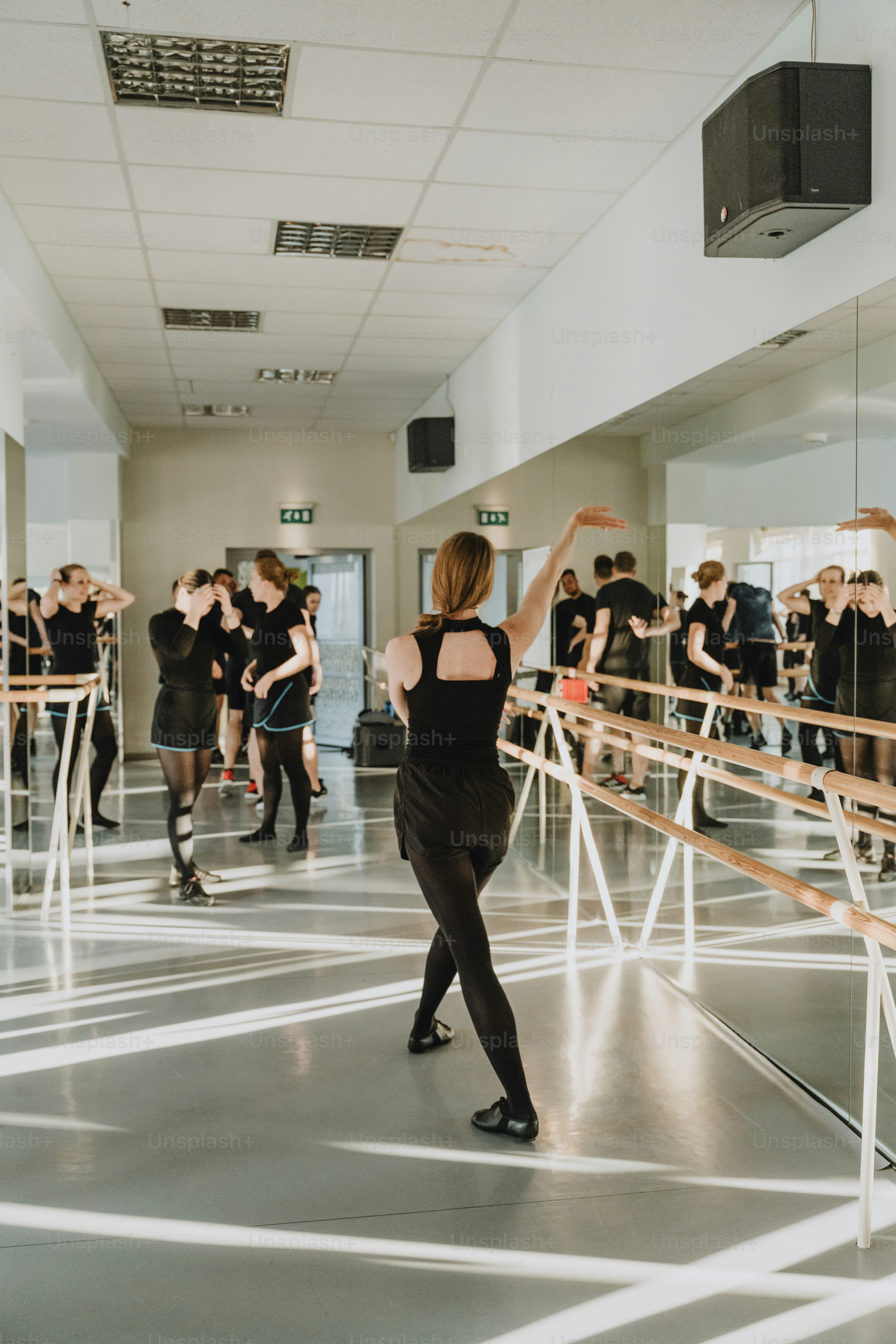 A group of dancers in a dance studio photo – Dancer Image on Unsplash