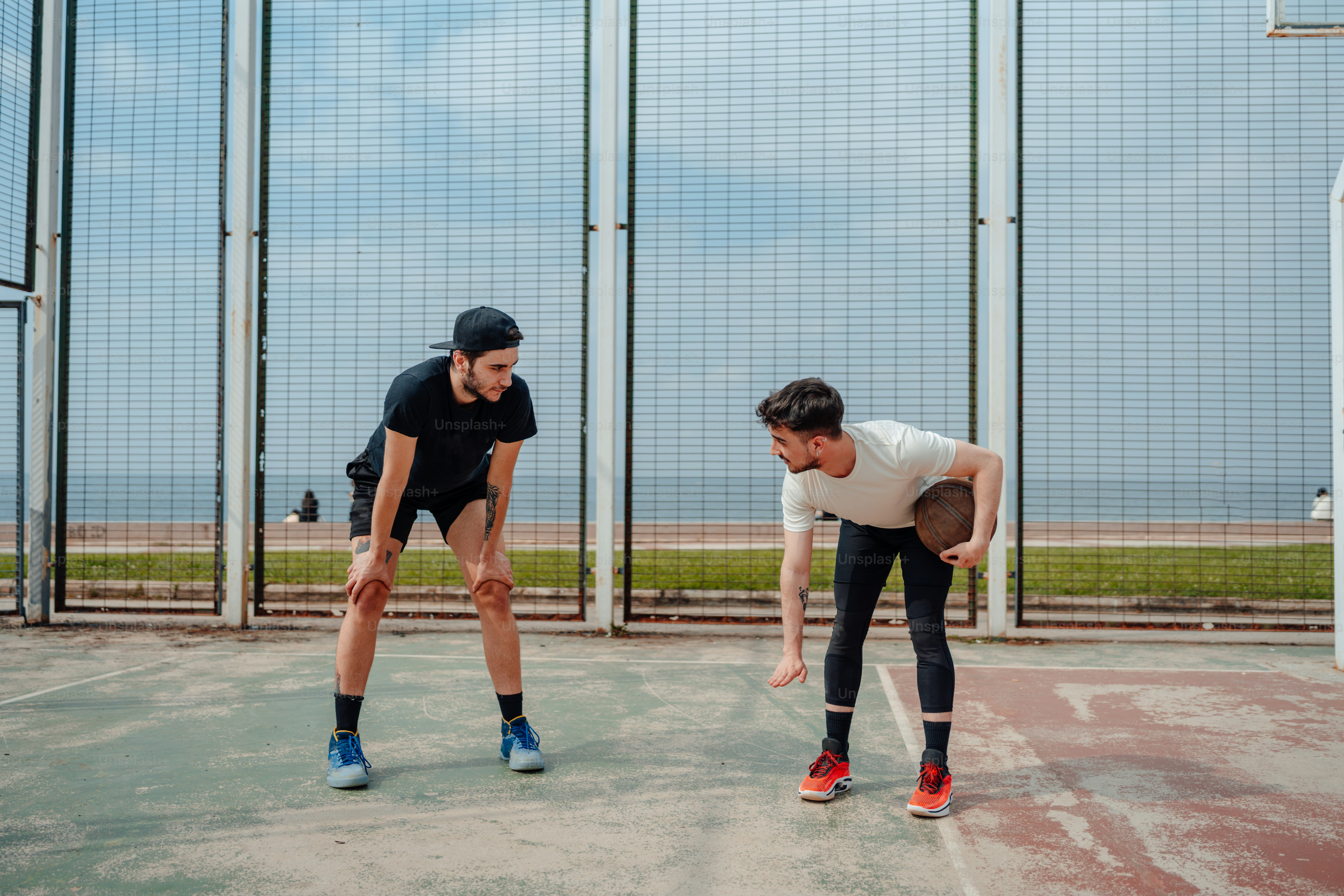 A man jumping up to dunk a basketball photo – Basketball Image on Unsplash