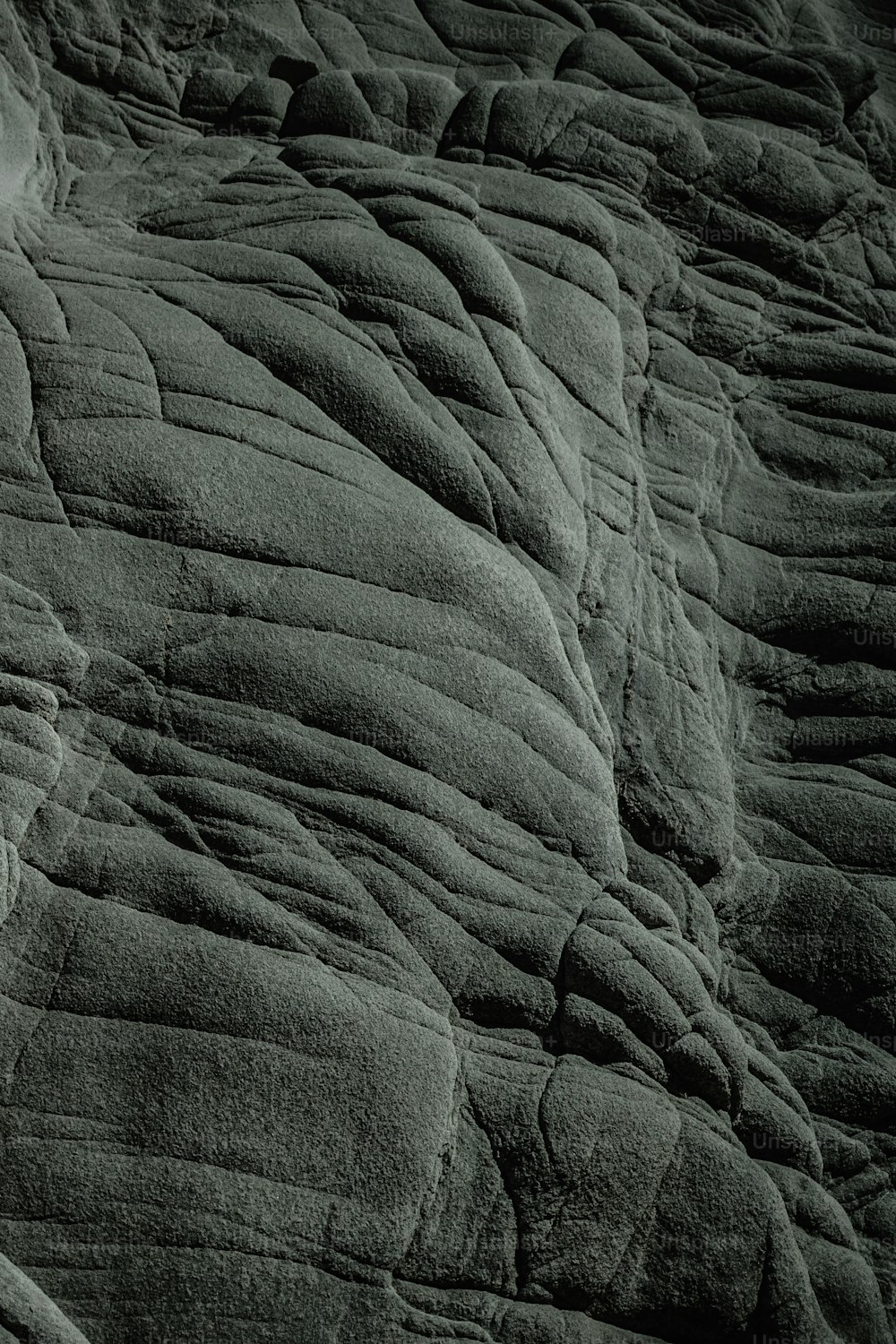 Foto Una foto en blanco y negro de una montaña rocosa – Fondo de ... Foto Una foto en blanco y negro de una montaña rocosa – Fondo de ...