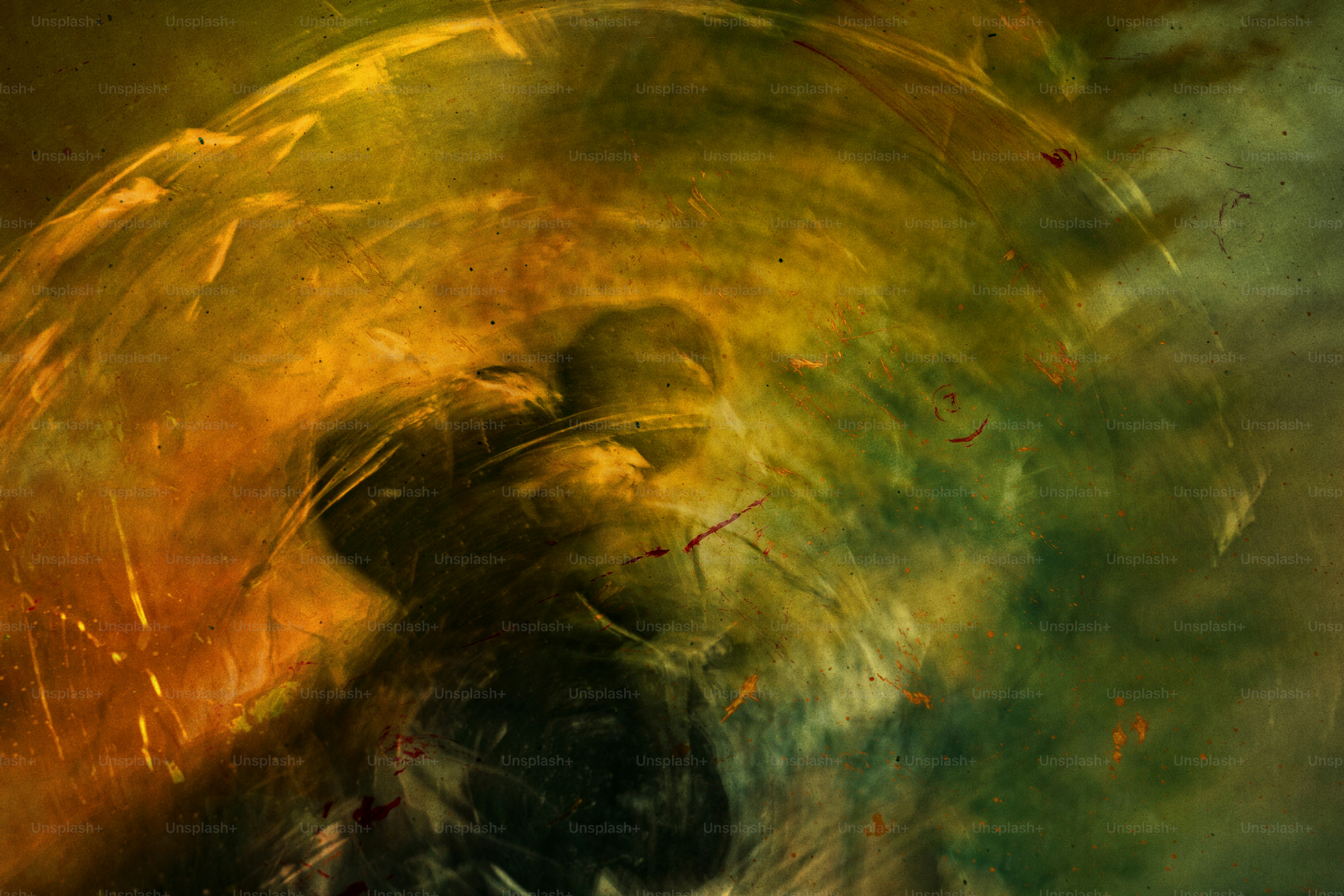 Foto zum Thema Ein gemälde von zwei menschen, die sich umarmen – Bild ...