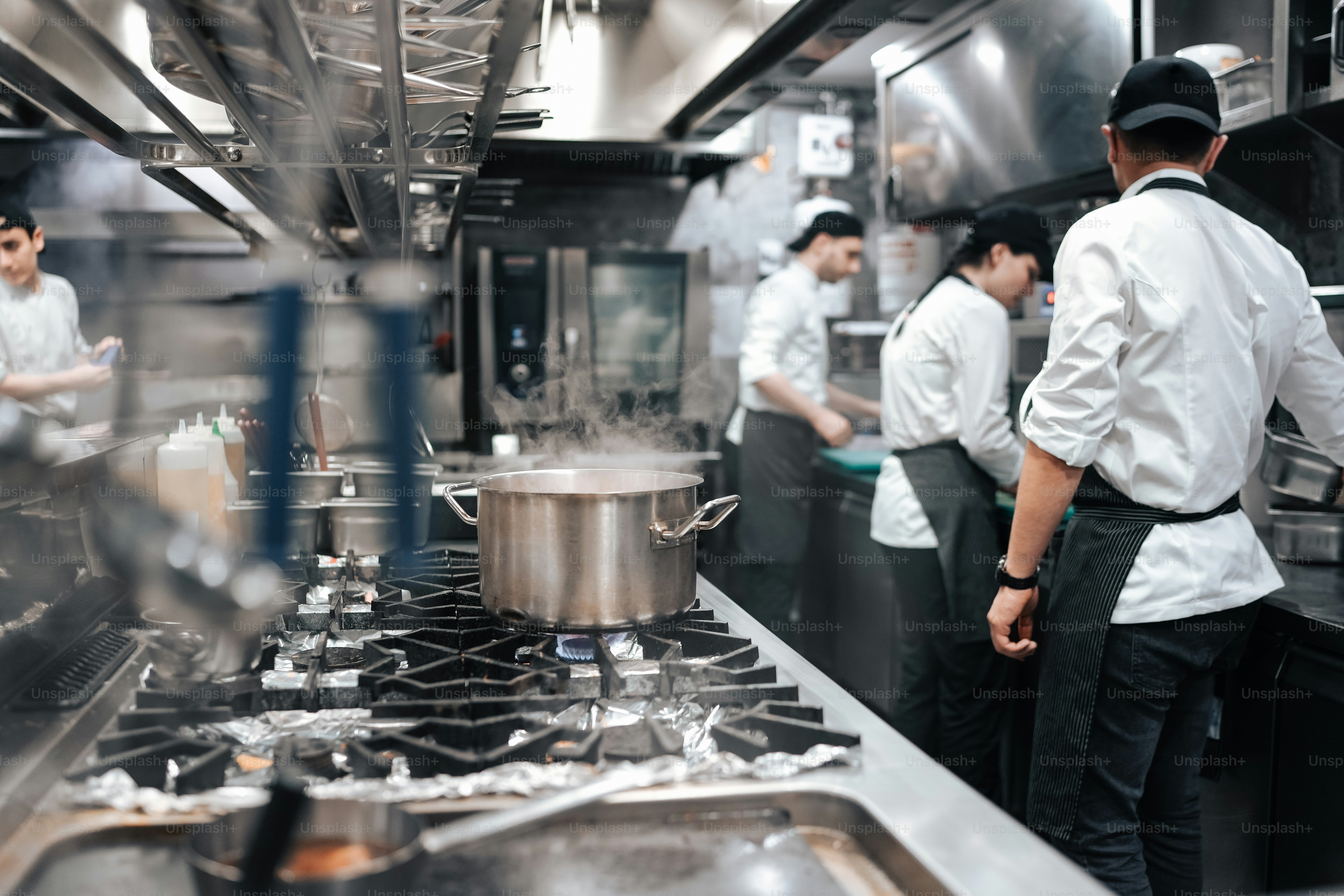 A man cooking on a stove in a kitchen photo – Food Image on Unsplash