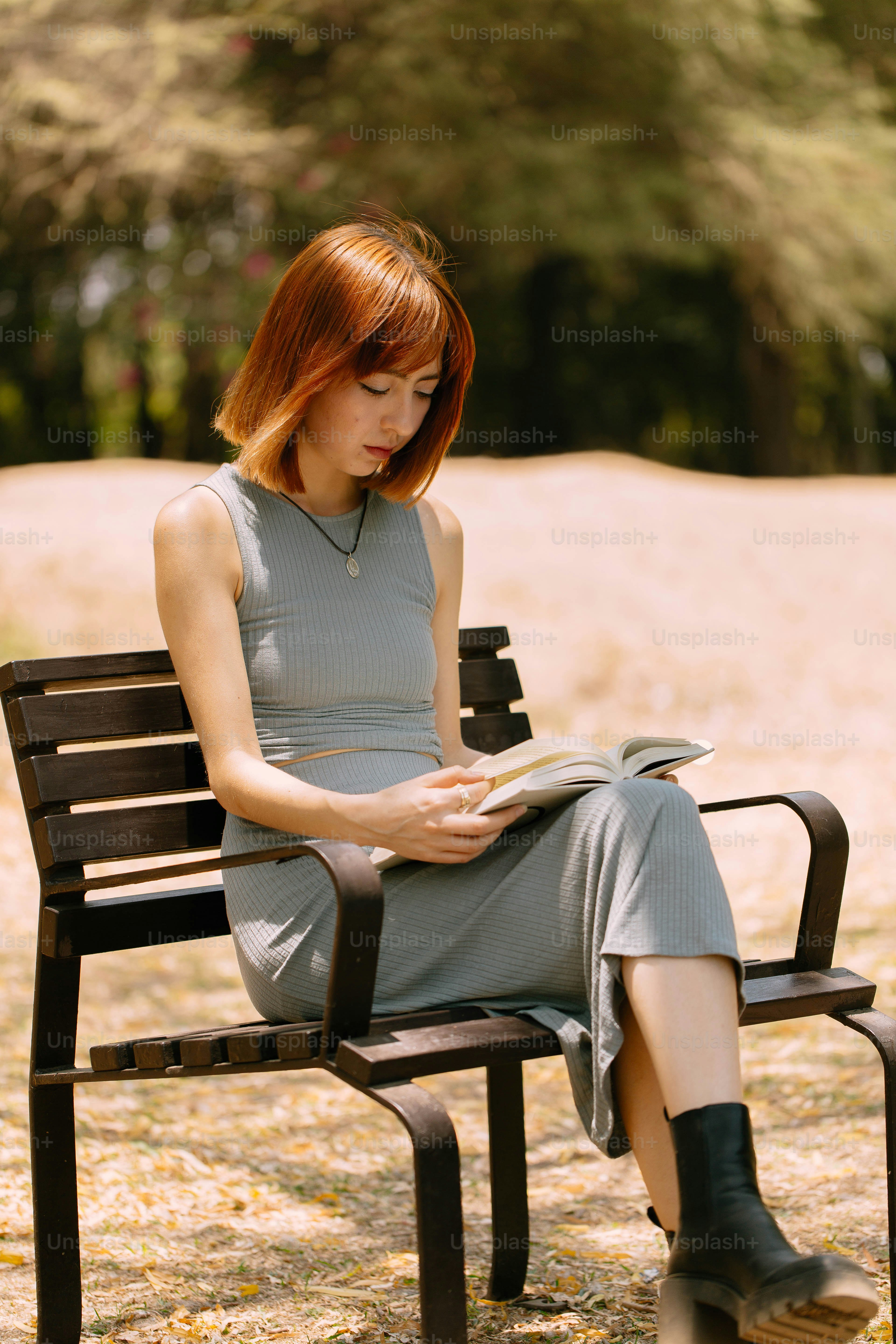 30,000+ Woman Reading Pictures | Download Free Images on Unsplash