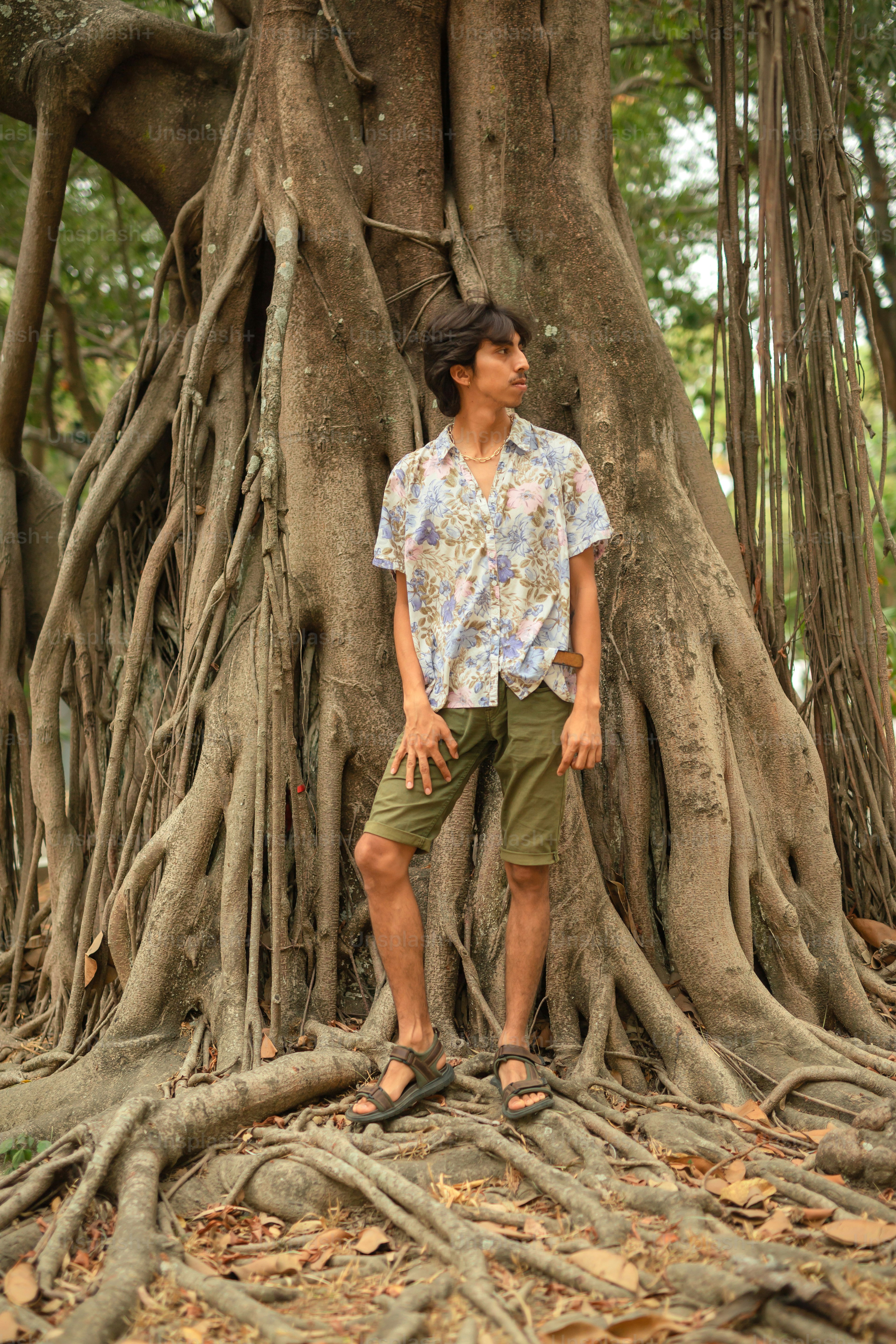 A man standing in front of a large tree photo – Gen z Image on Unsplash