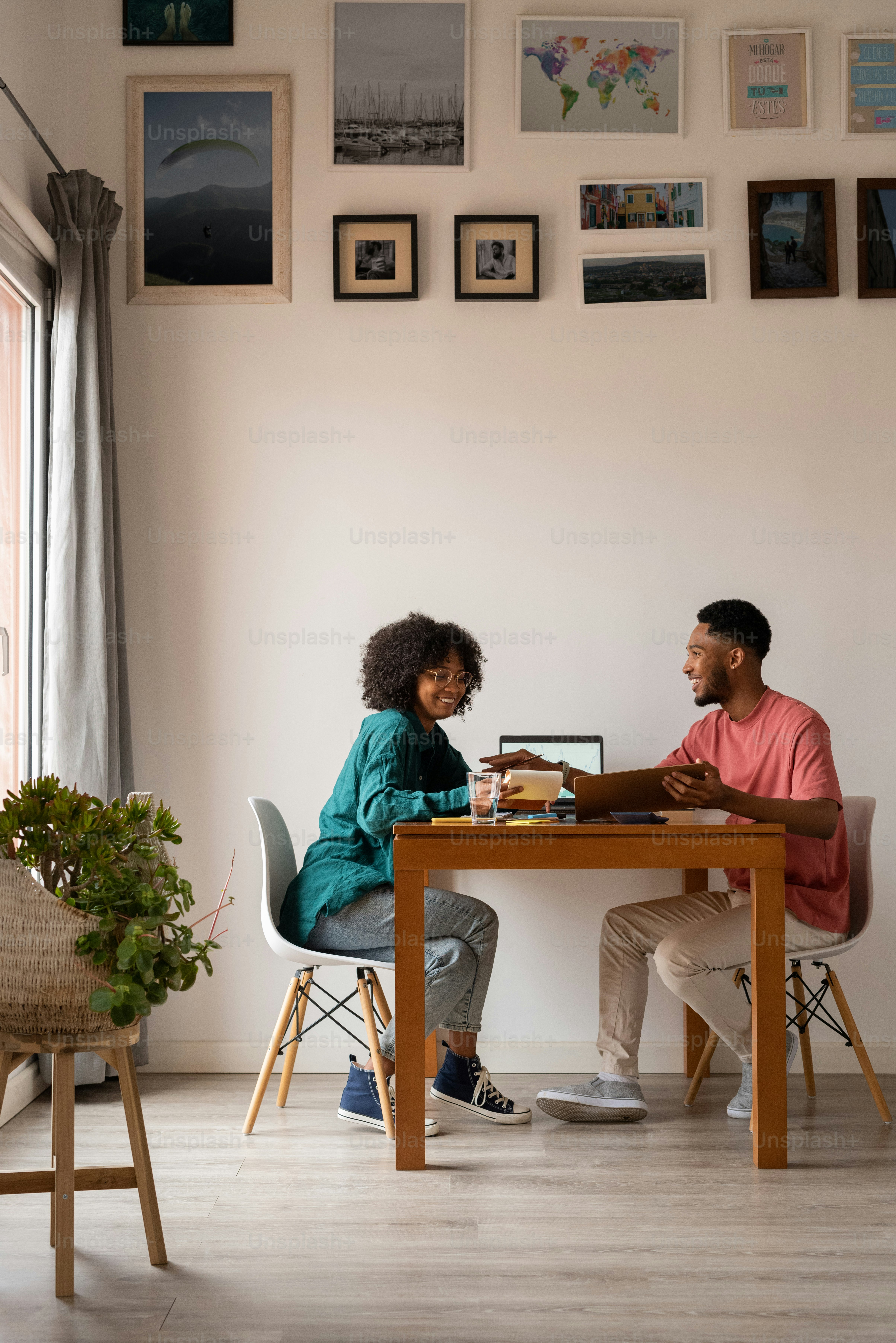 A man and a woman sitting at a table photo – Budgeting Image on Unsplash