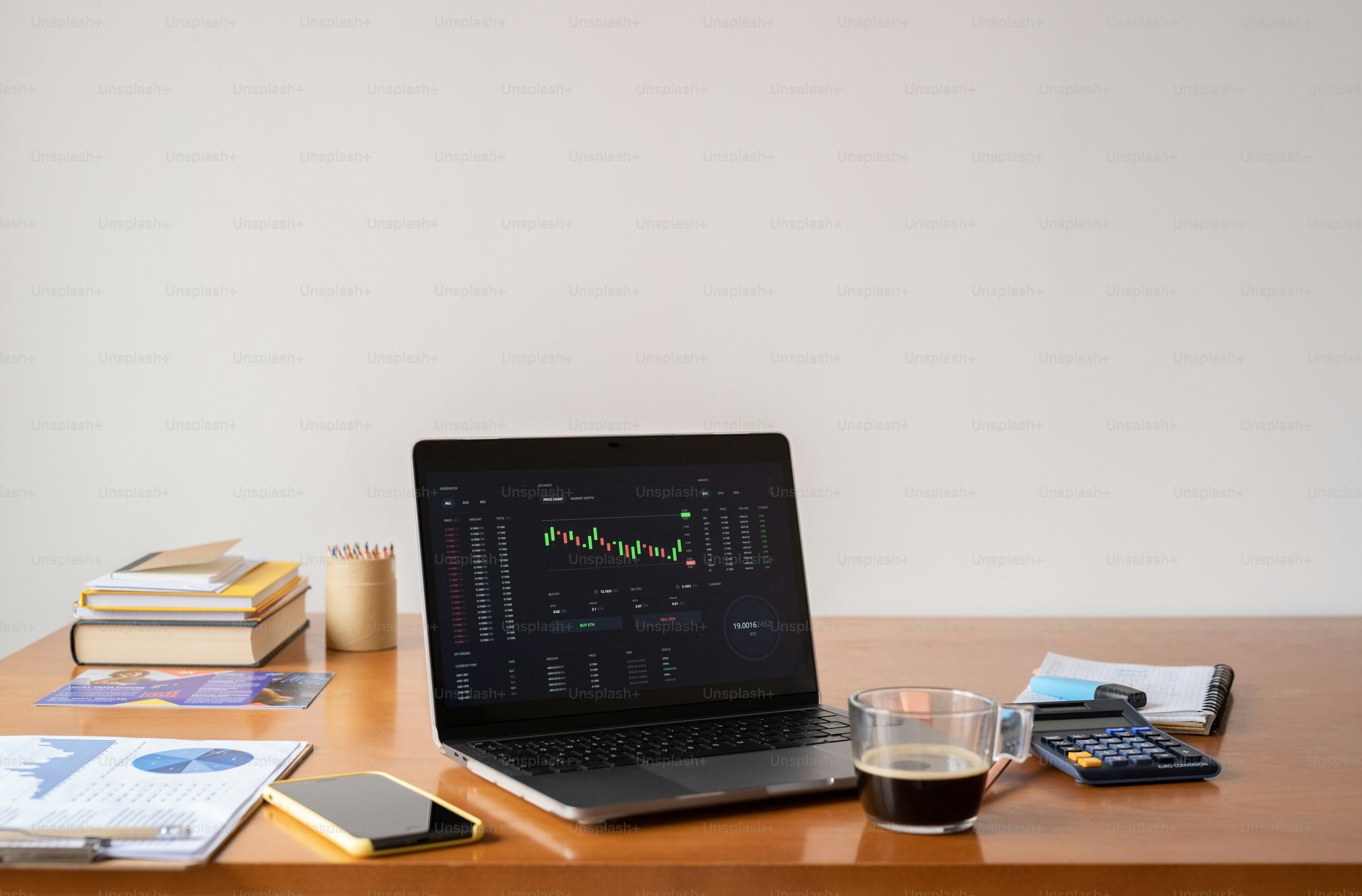 20+ Desk Pictures | Download Free Images on Unsplash