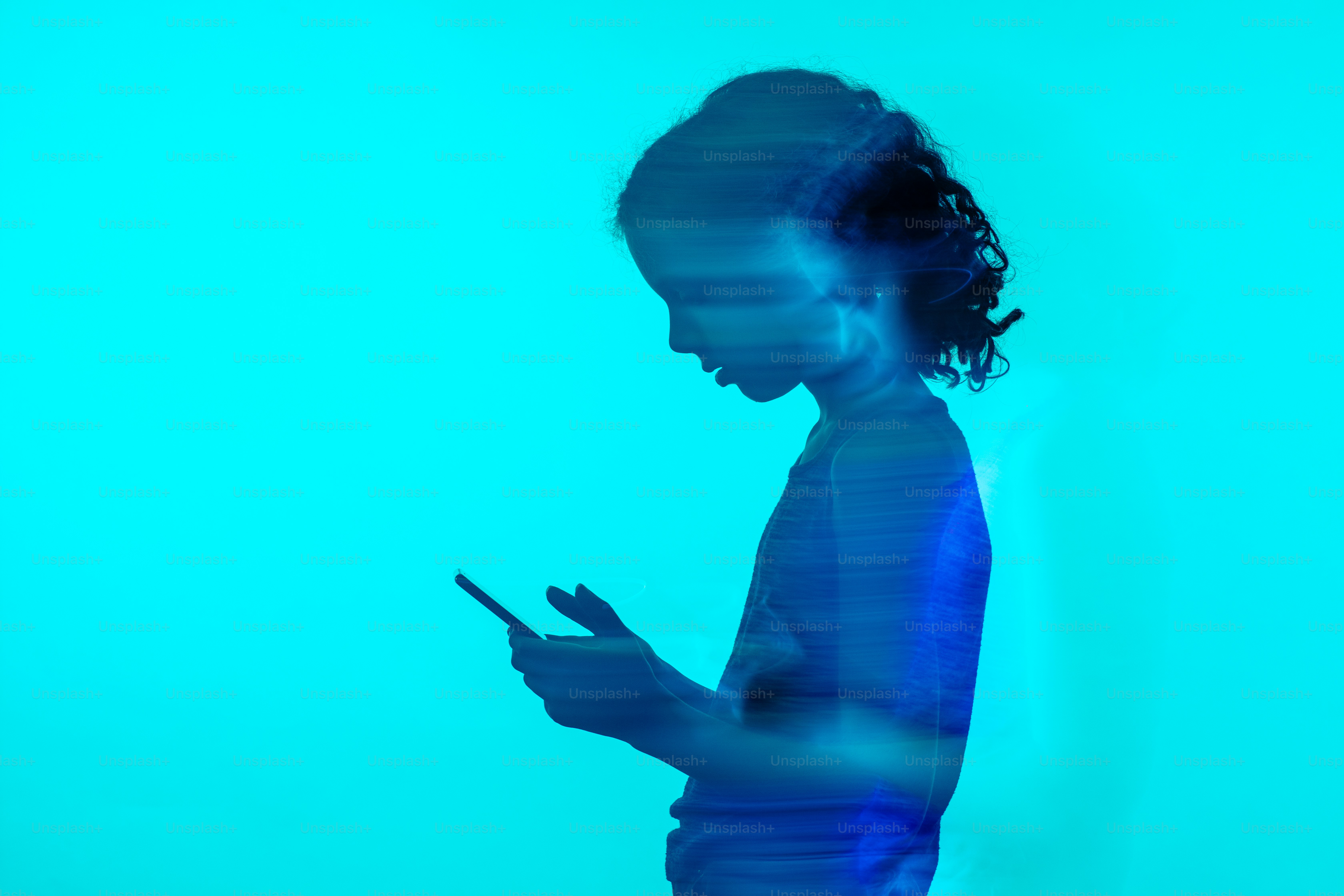 A woman with long hair smiling at the camera photo – Avatars Image on ...