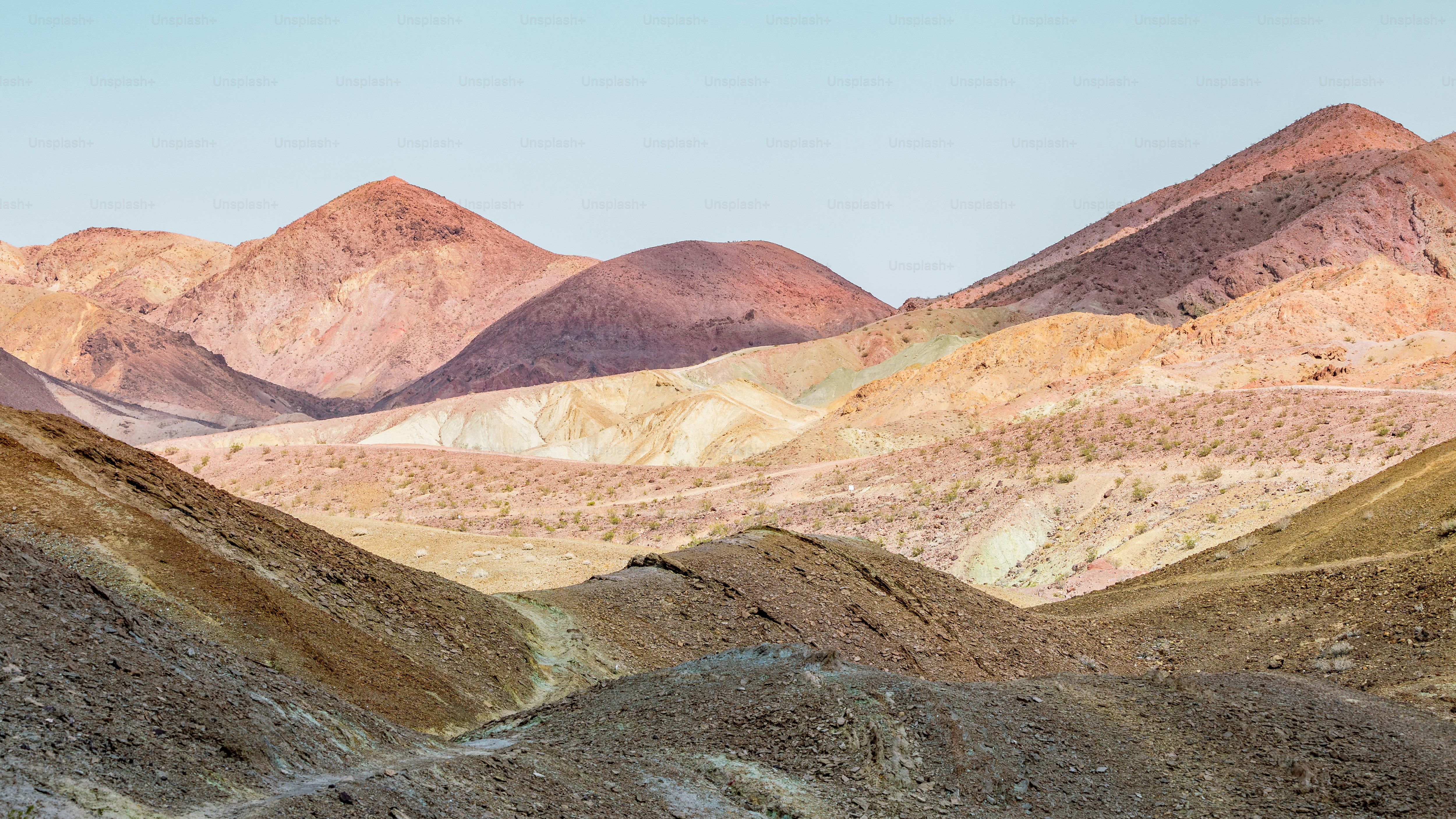 A view of a mountain range in the desert photo – Summer Image on Unsplash