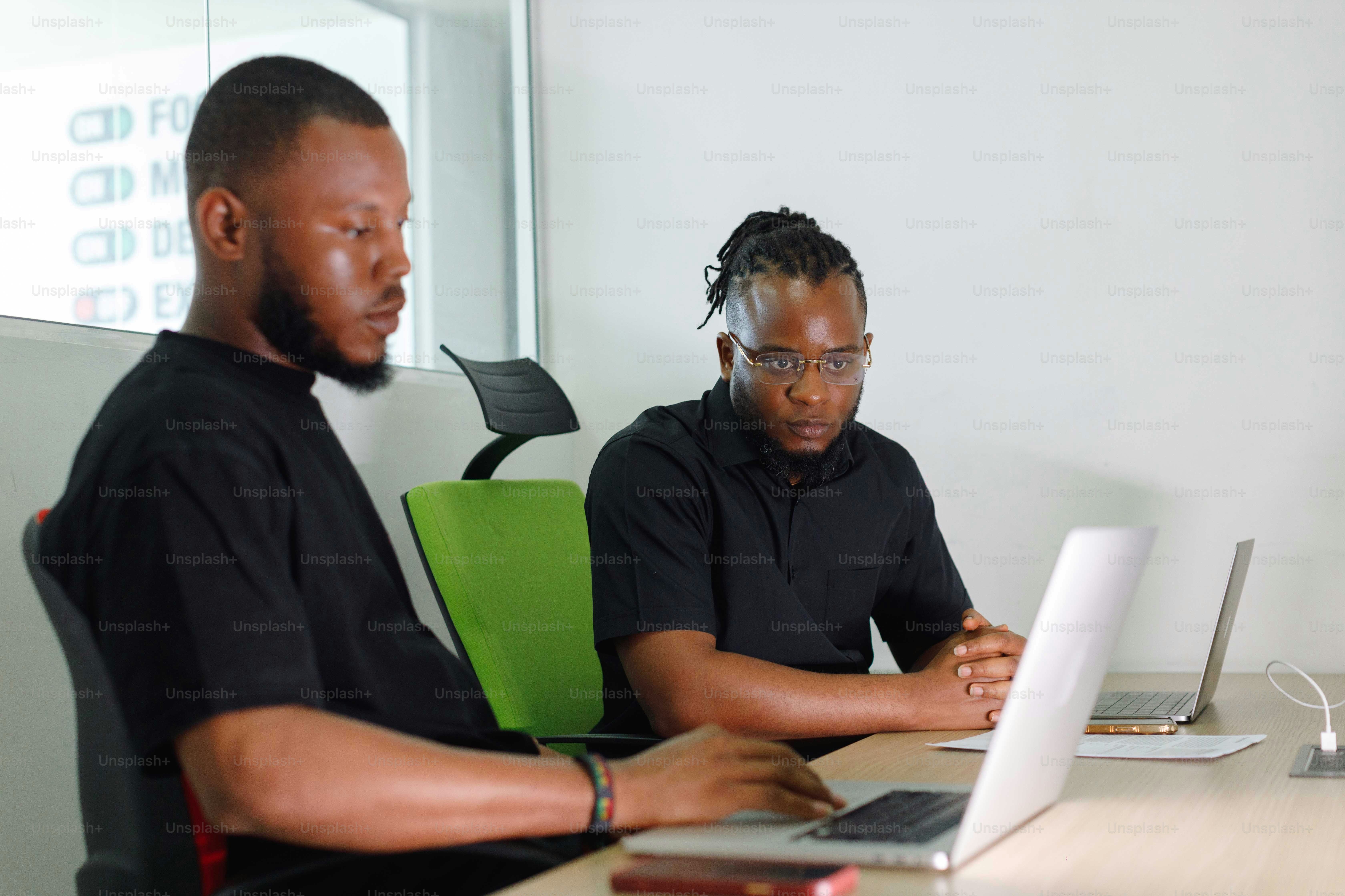 A group of people sitting around a computer photo – Web design Image on ...