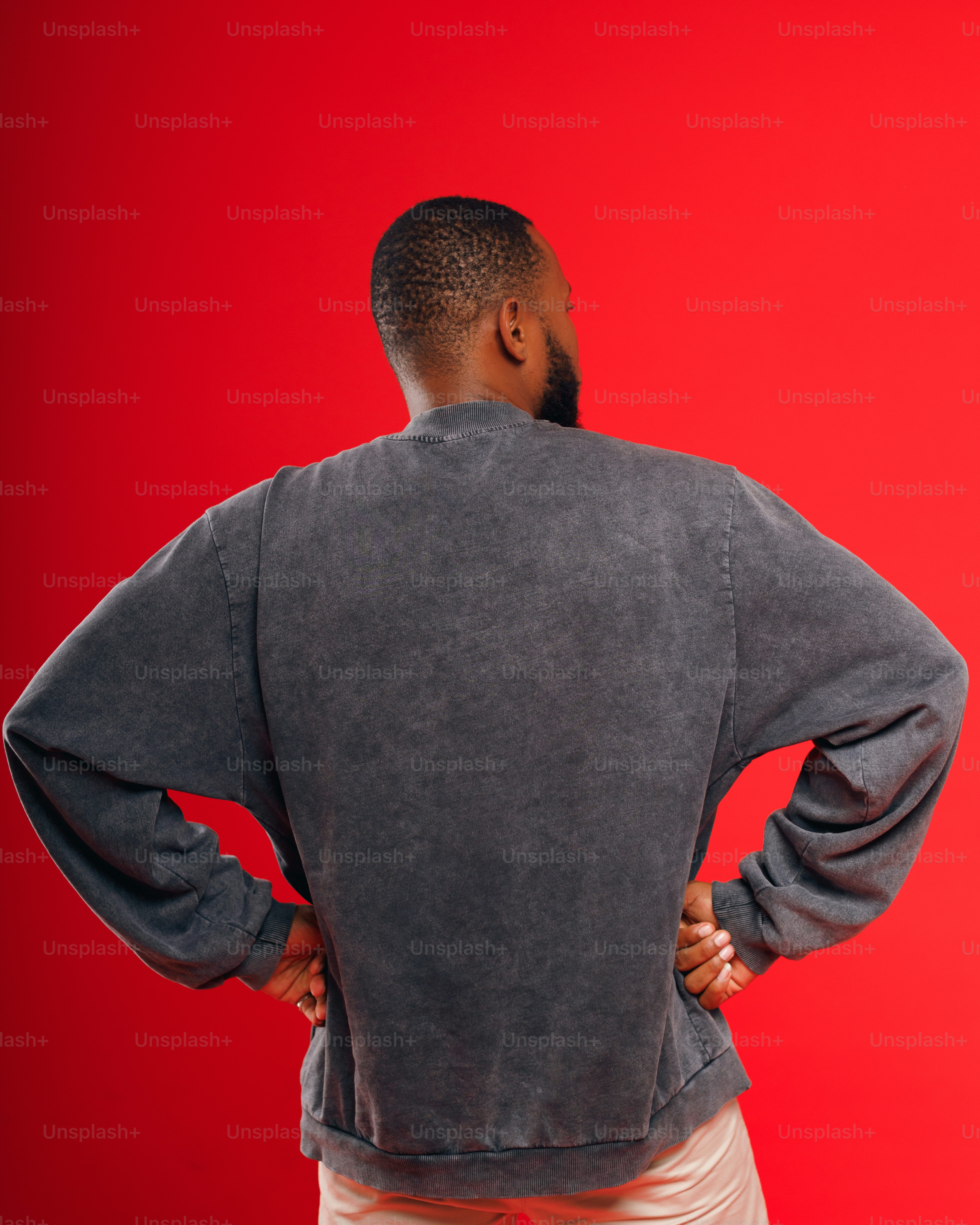 A man with his back turned to the camera photo – Man Image on Unsplash
