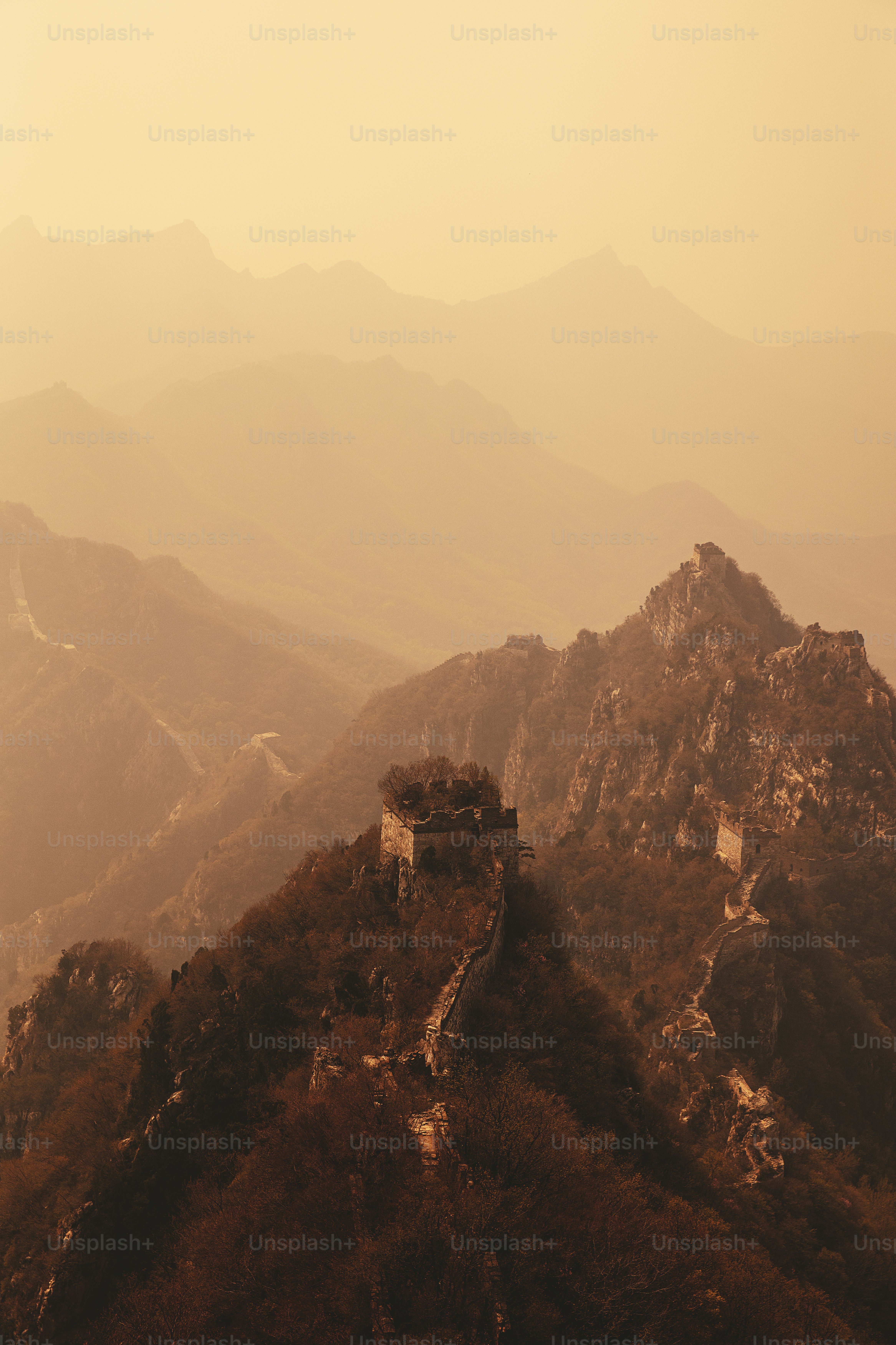 A view of the great wall of china from the top of a mountain photo ...