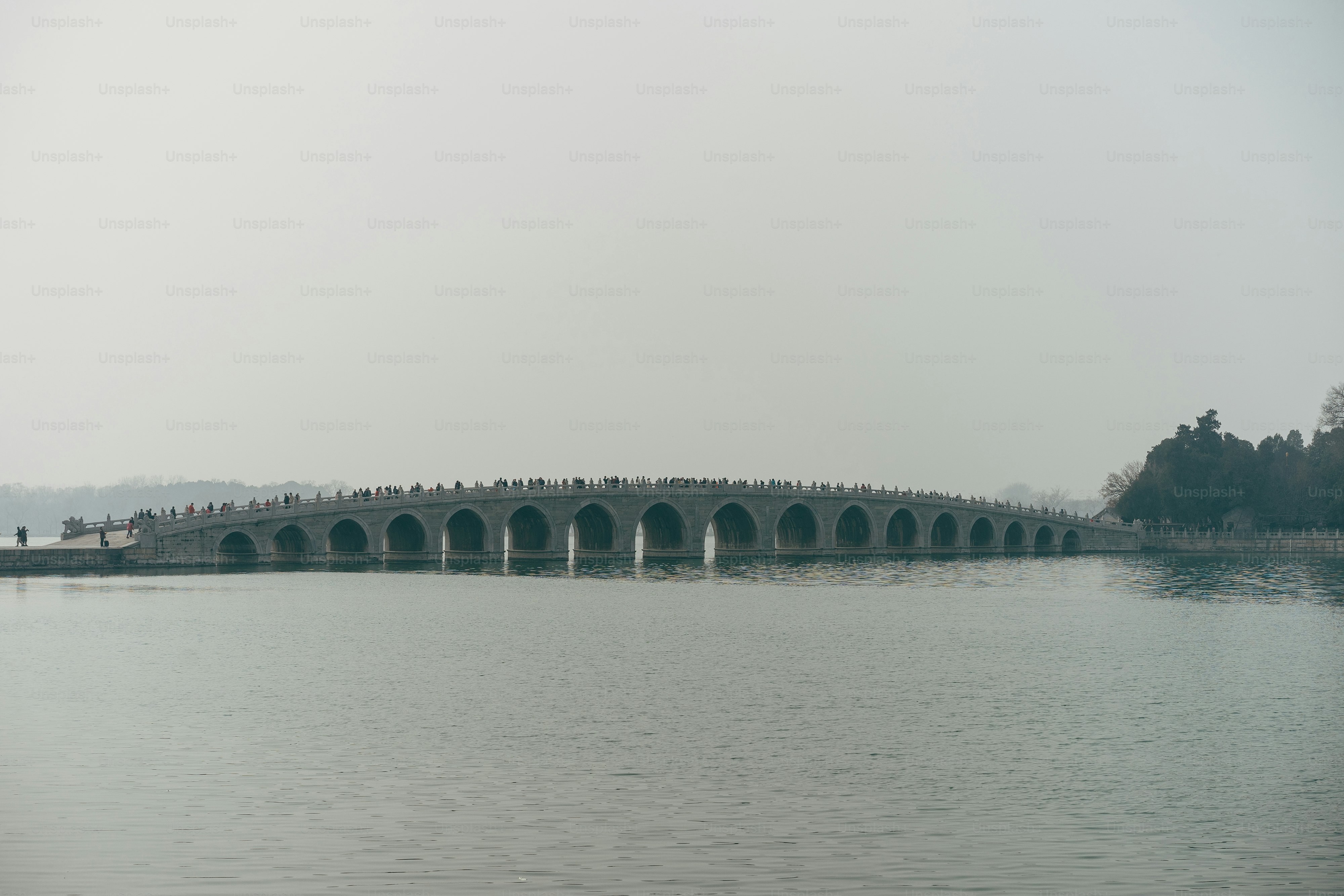 A bridge that is over a body of water photo – Peking Image on Unsplash