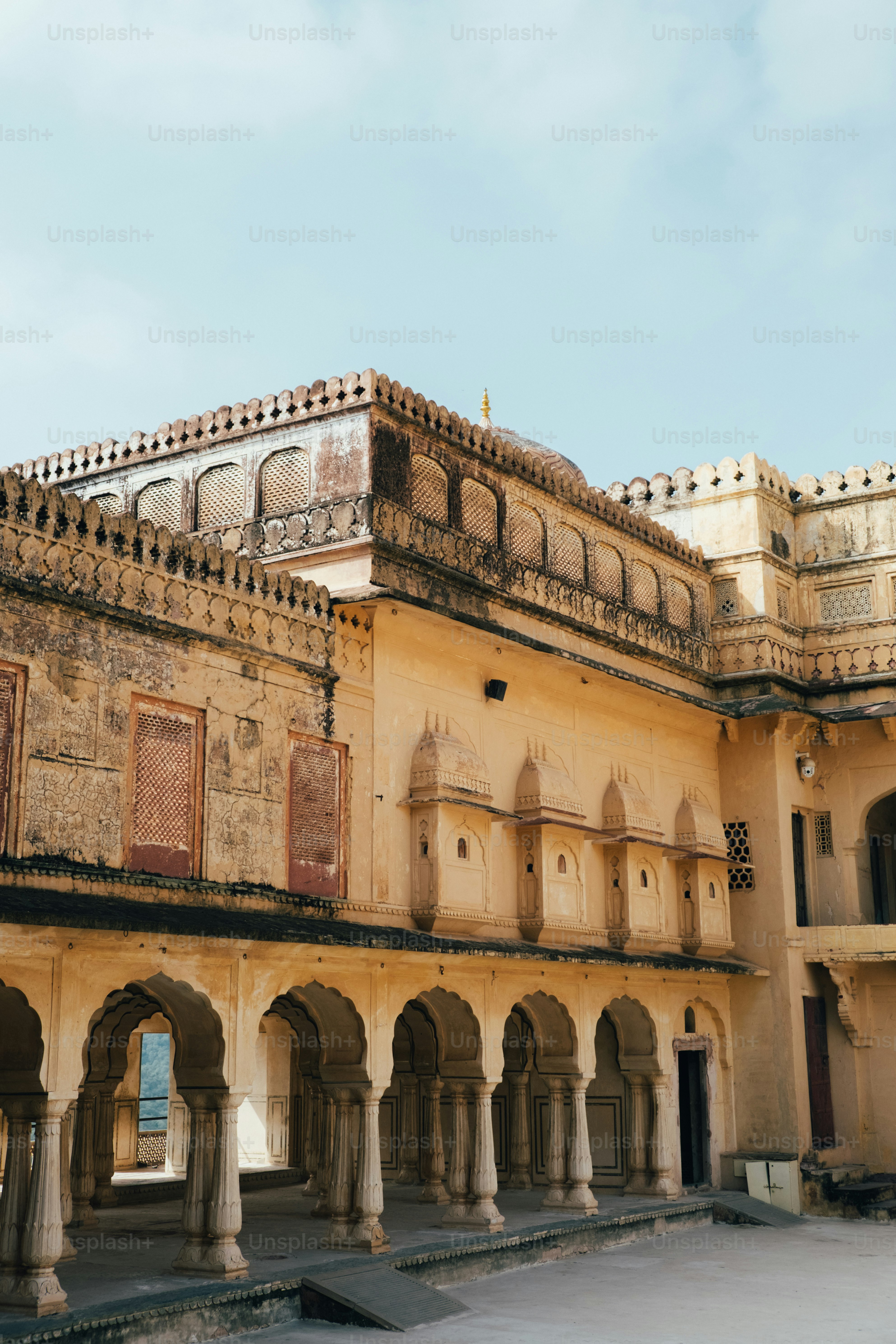 A large building with a lot of pillars and arches photo – Palace Image ...