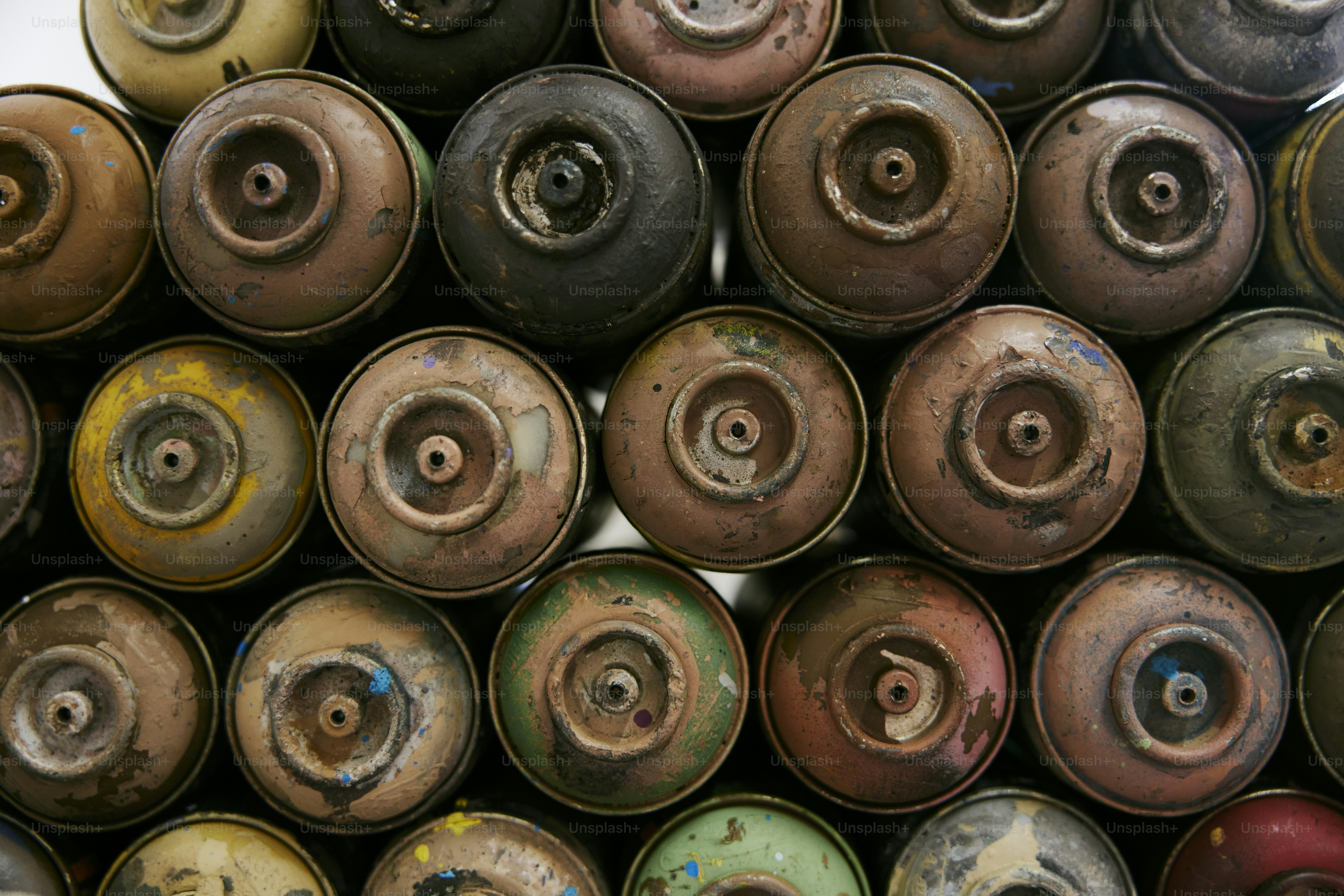 A pile of old and rusty metal objects photo – Mural Image on Unsplash