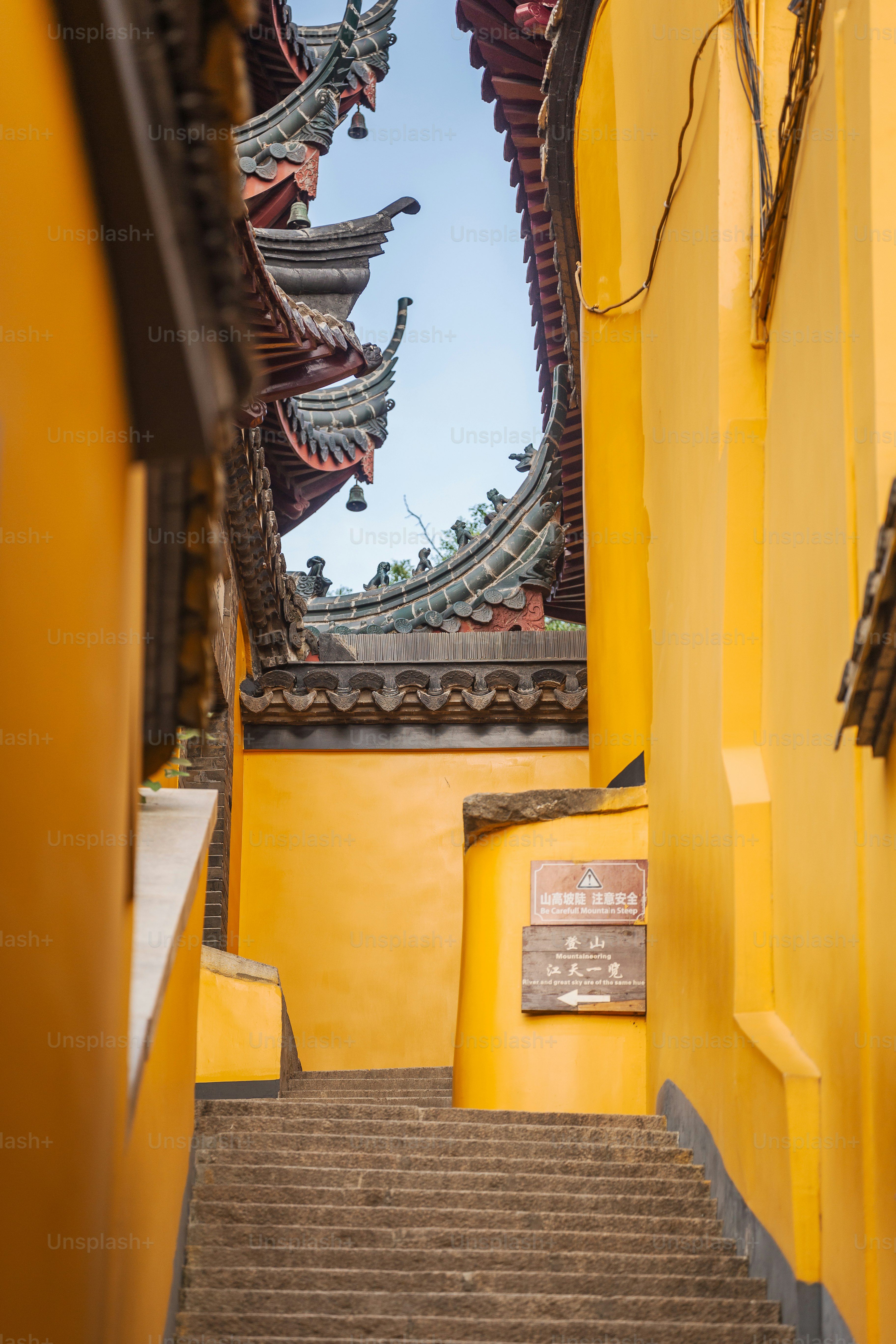 A chinese building with a red sign above it photo – China Image on Unsplash