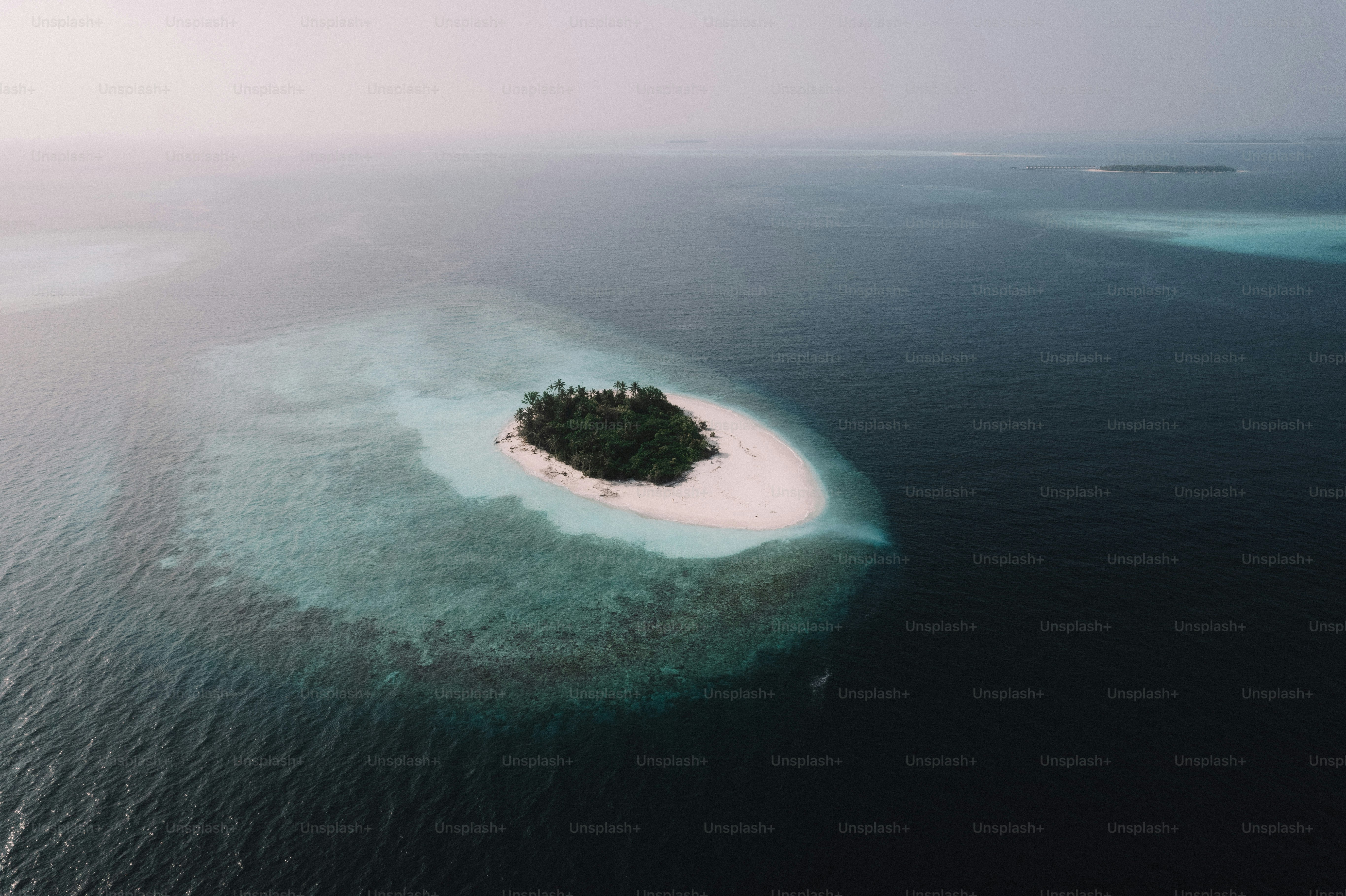 A small island in the middle of the ocean photo – Maldives Image on ...