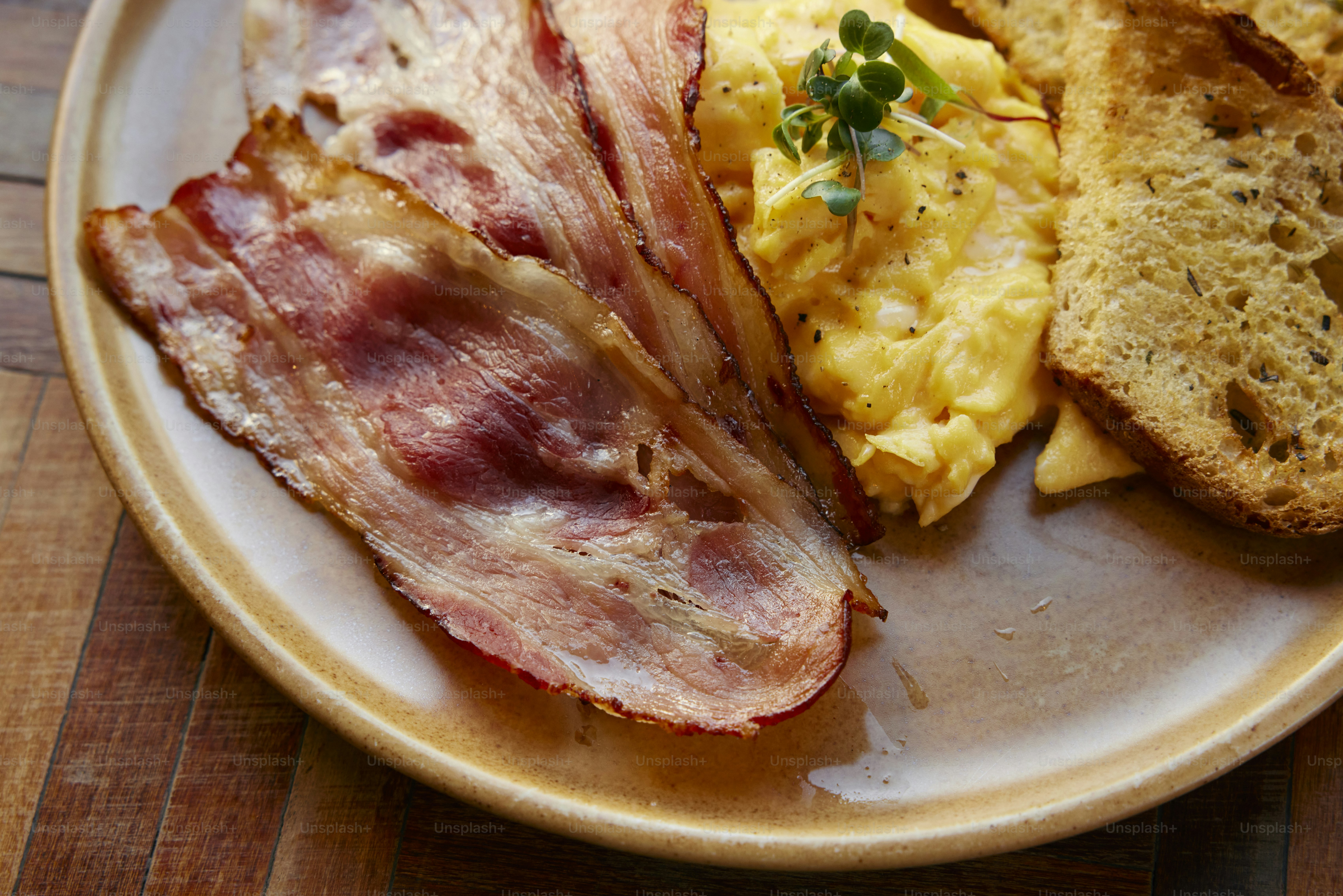 A plate of breakfast food on a table photo – Eggs Image on Unsplash