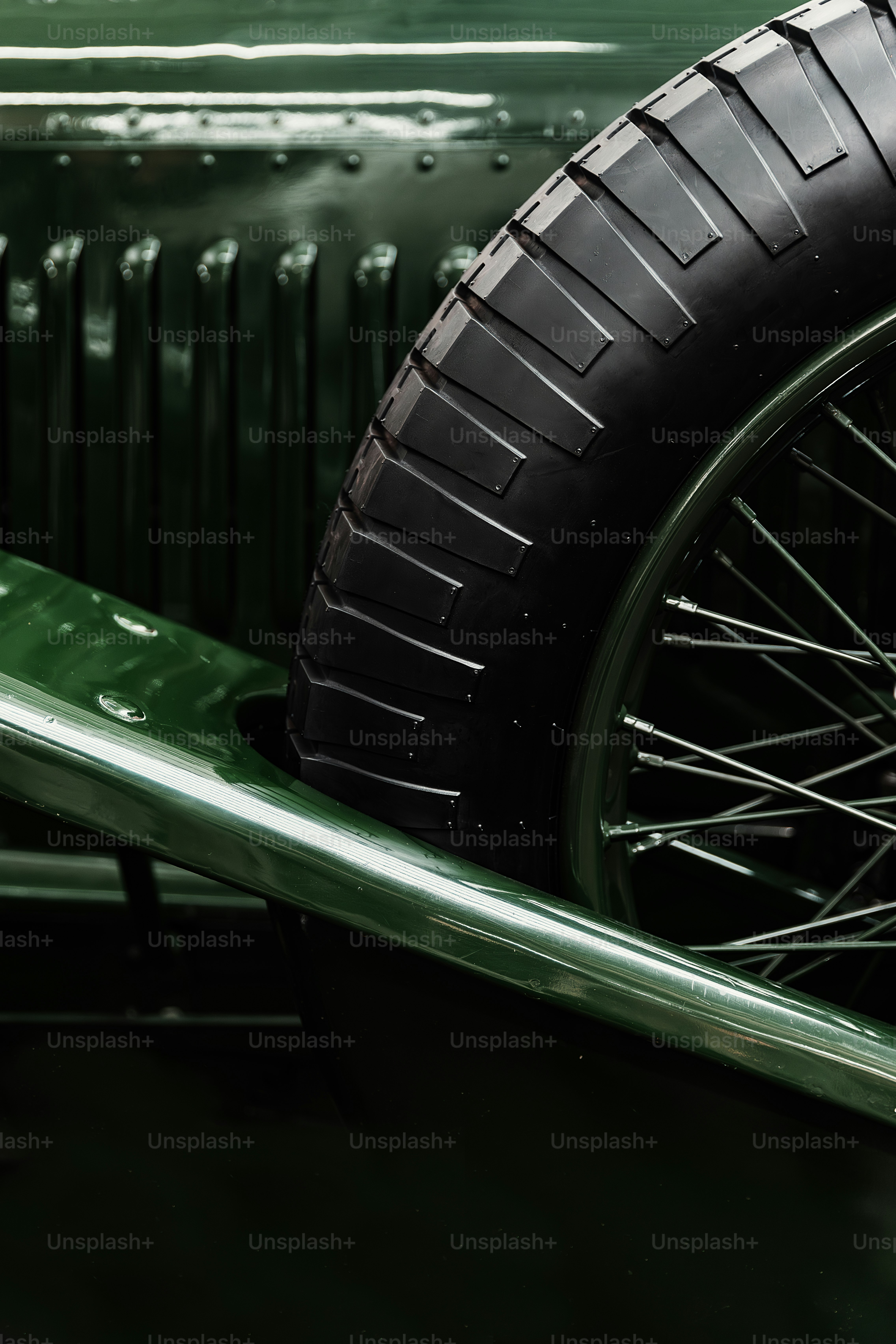 A close up of a motorcycle tire and spokes photo – Tyre Image on Unsplash