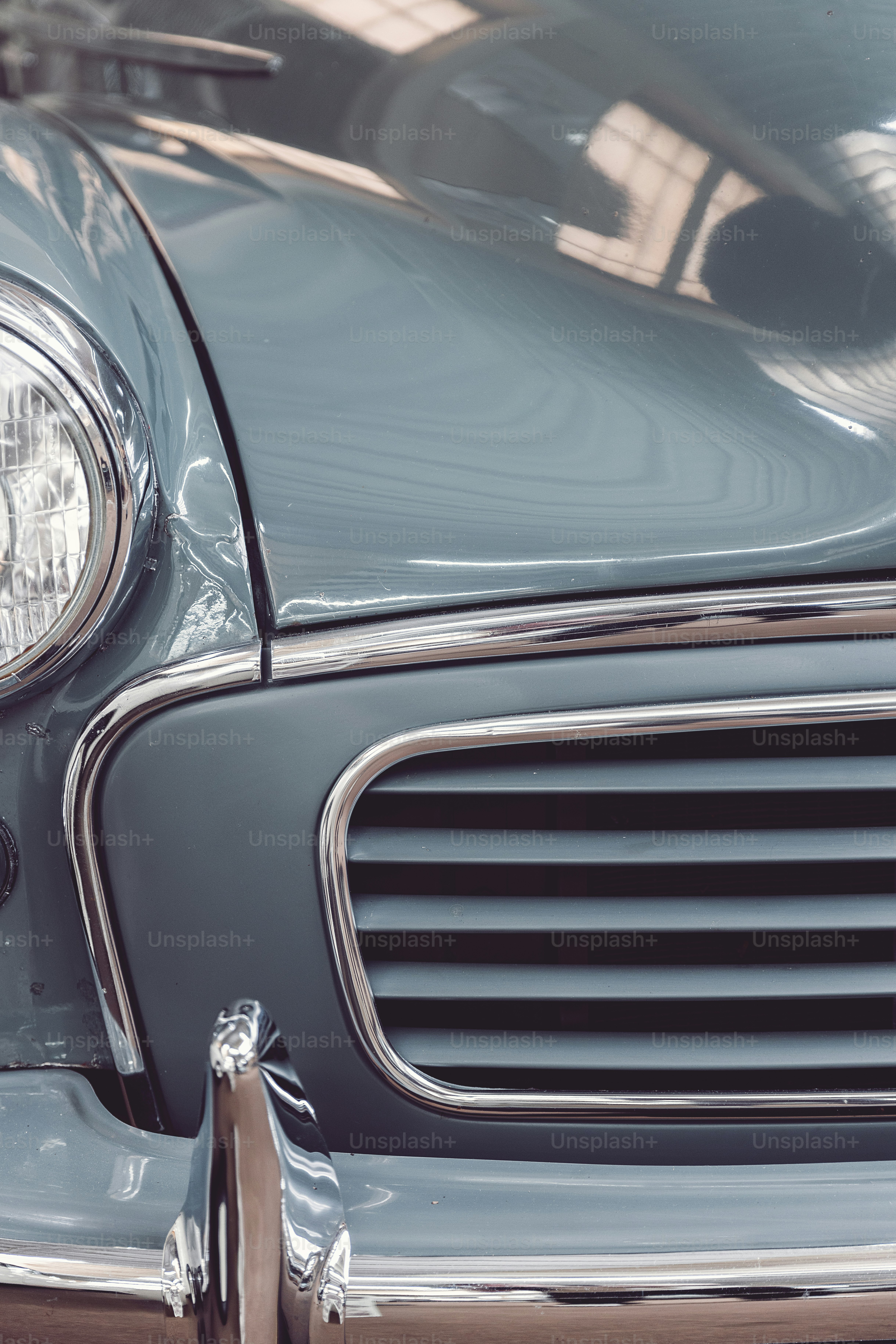 A close up of the front end of a car photo – Fender Image on Unsplash