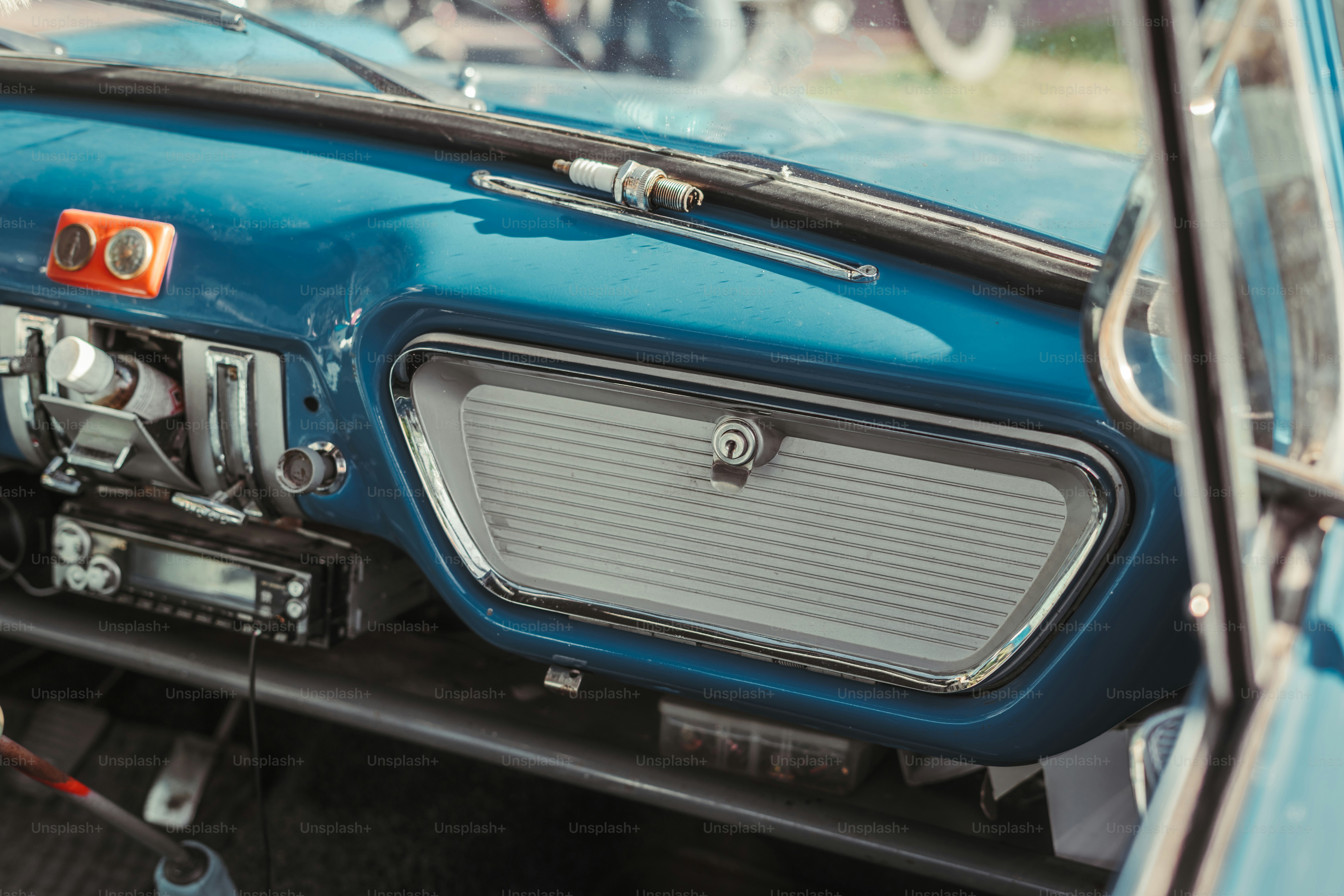 A close up of the front of a blue car photo – Car Image on Unsplash