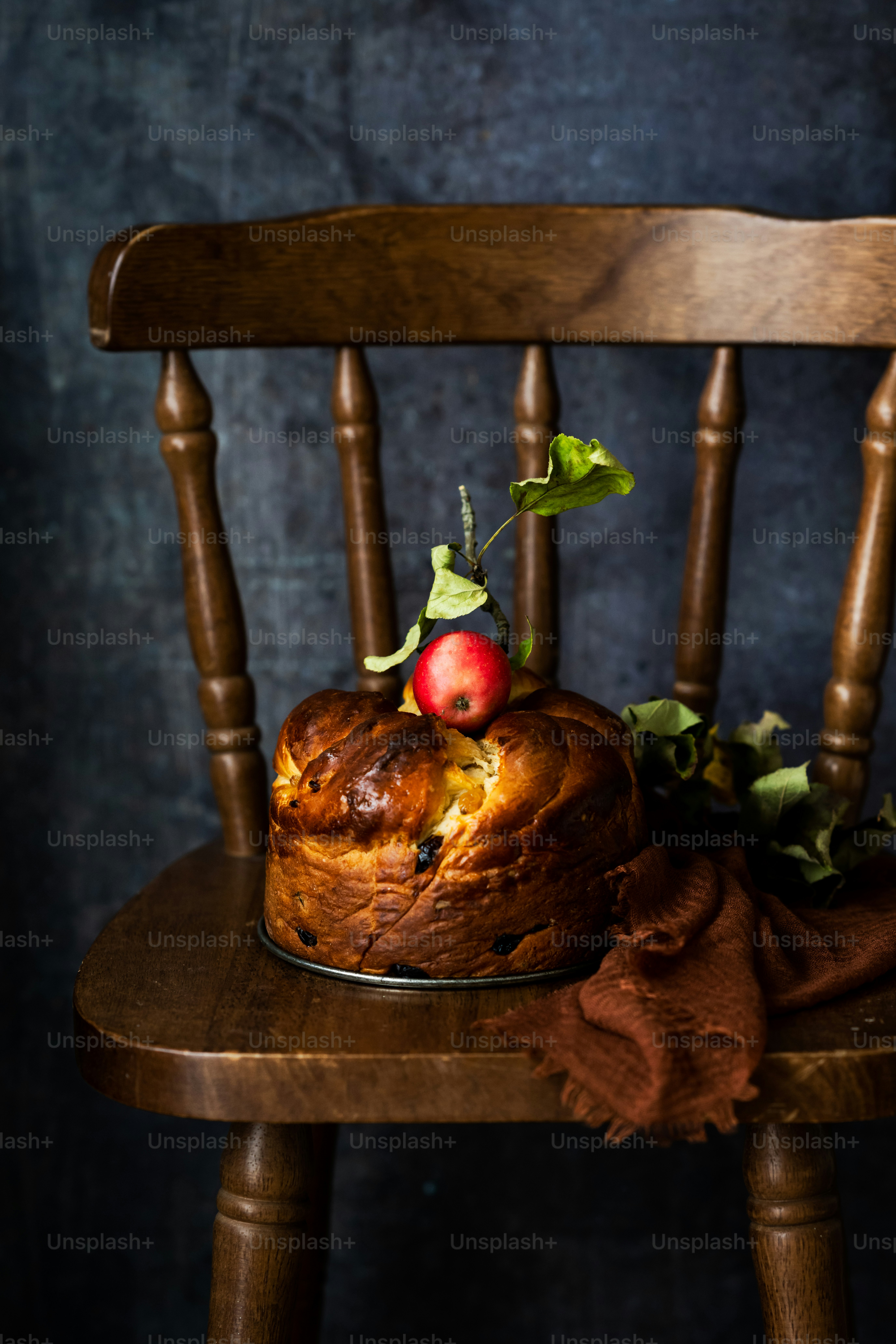 A cake sitting on top of a wooden chair photo – Fall Image on Unsplash