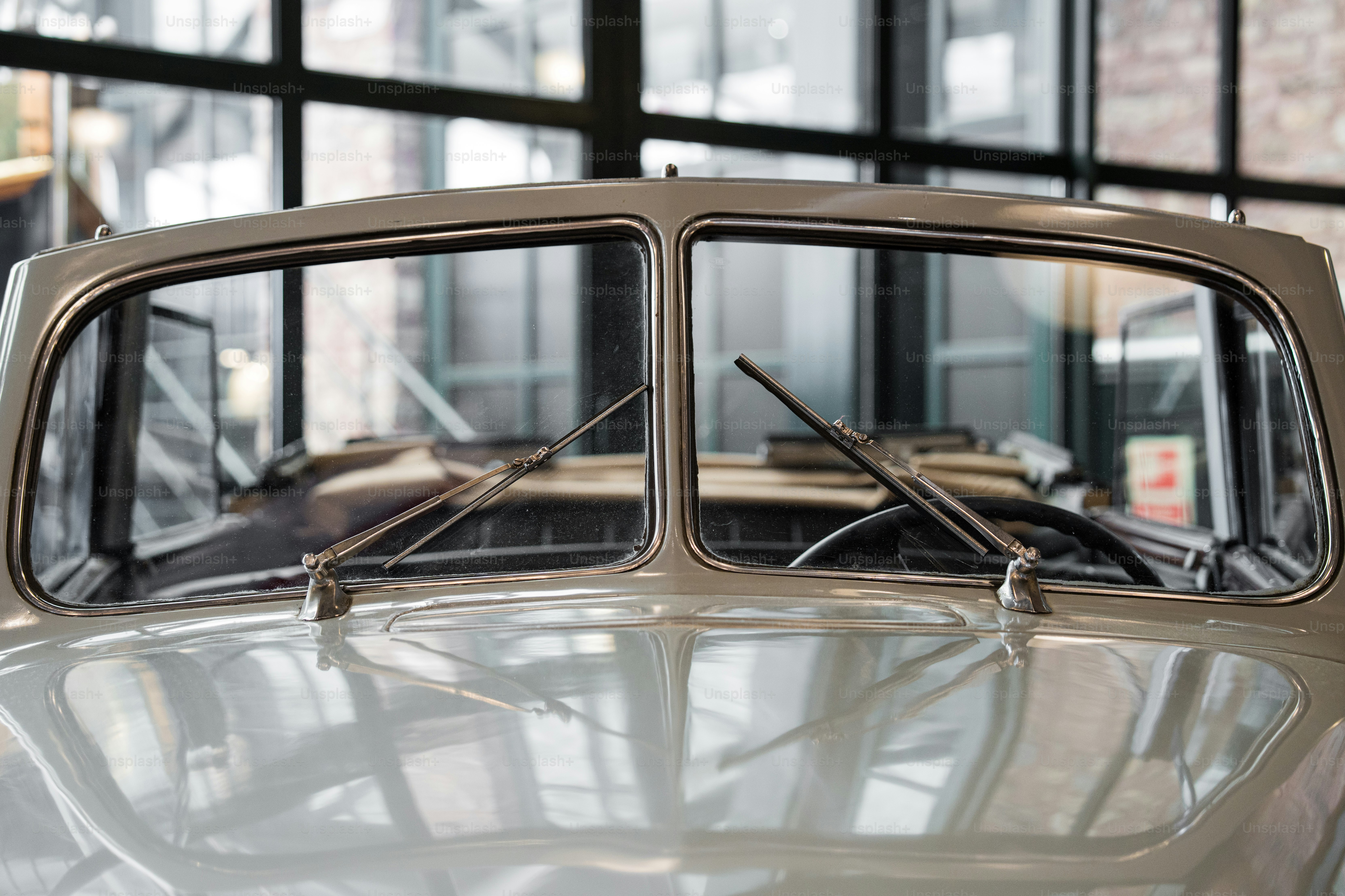 A close up of a car's rear window photo – Car Image on Unsplash
