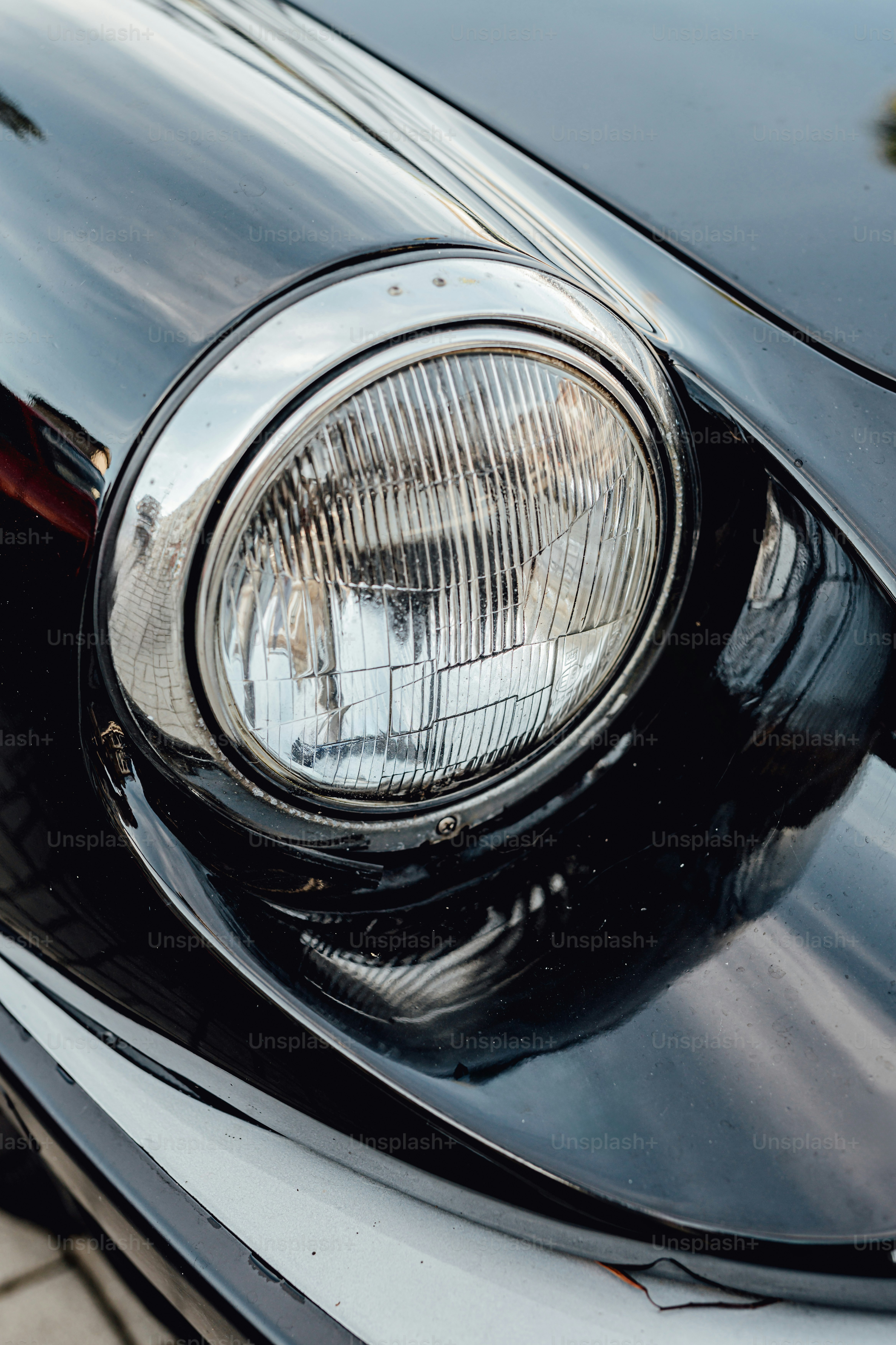 A close up of the front end of a black car photo – Car Image on Unsplash