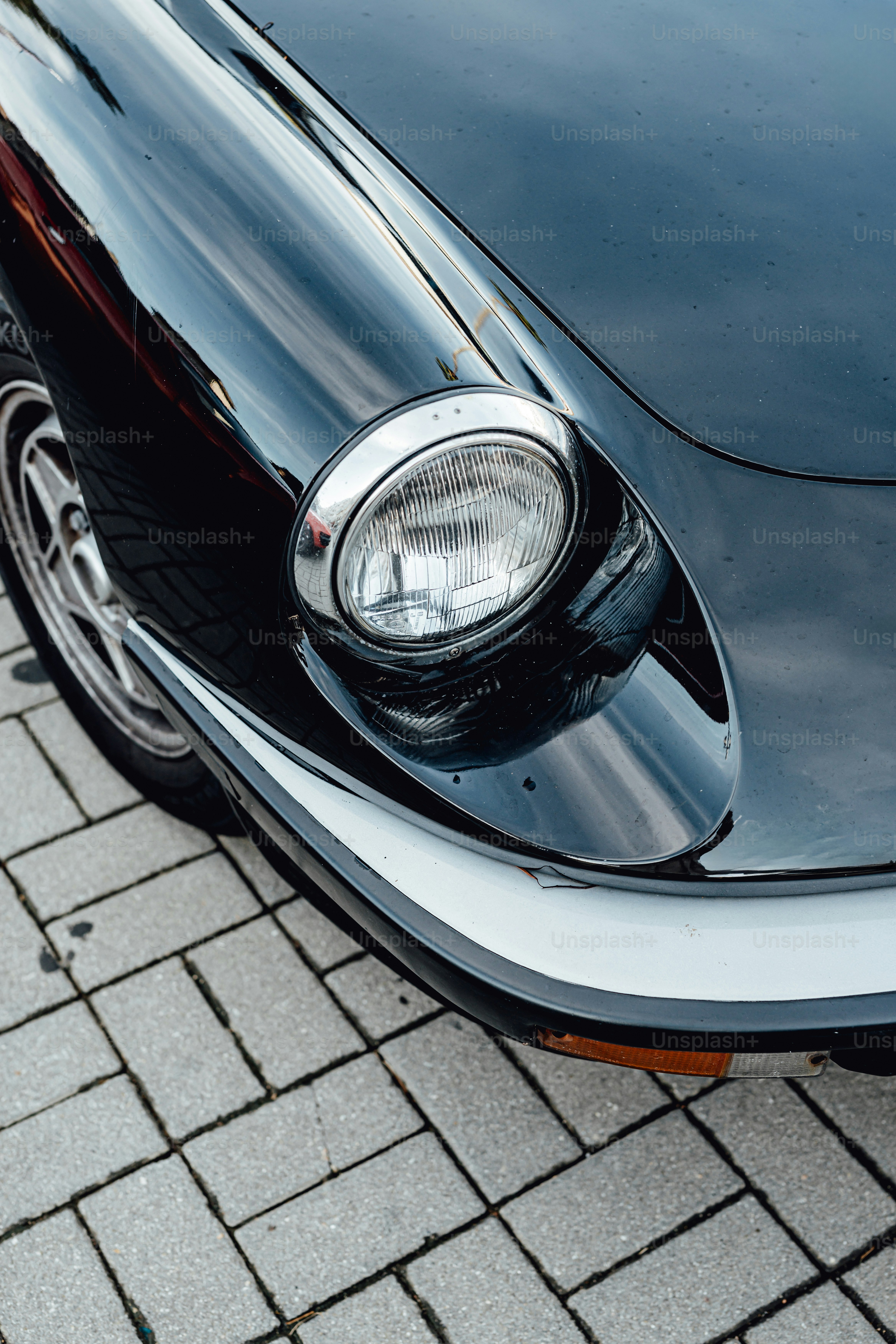A close up of the front of a black sports car photo – Car Image on Unsplash