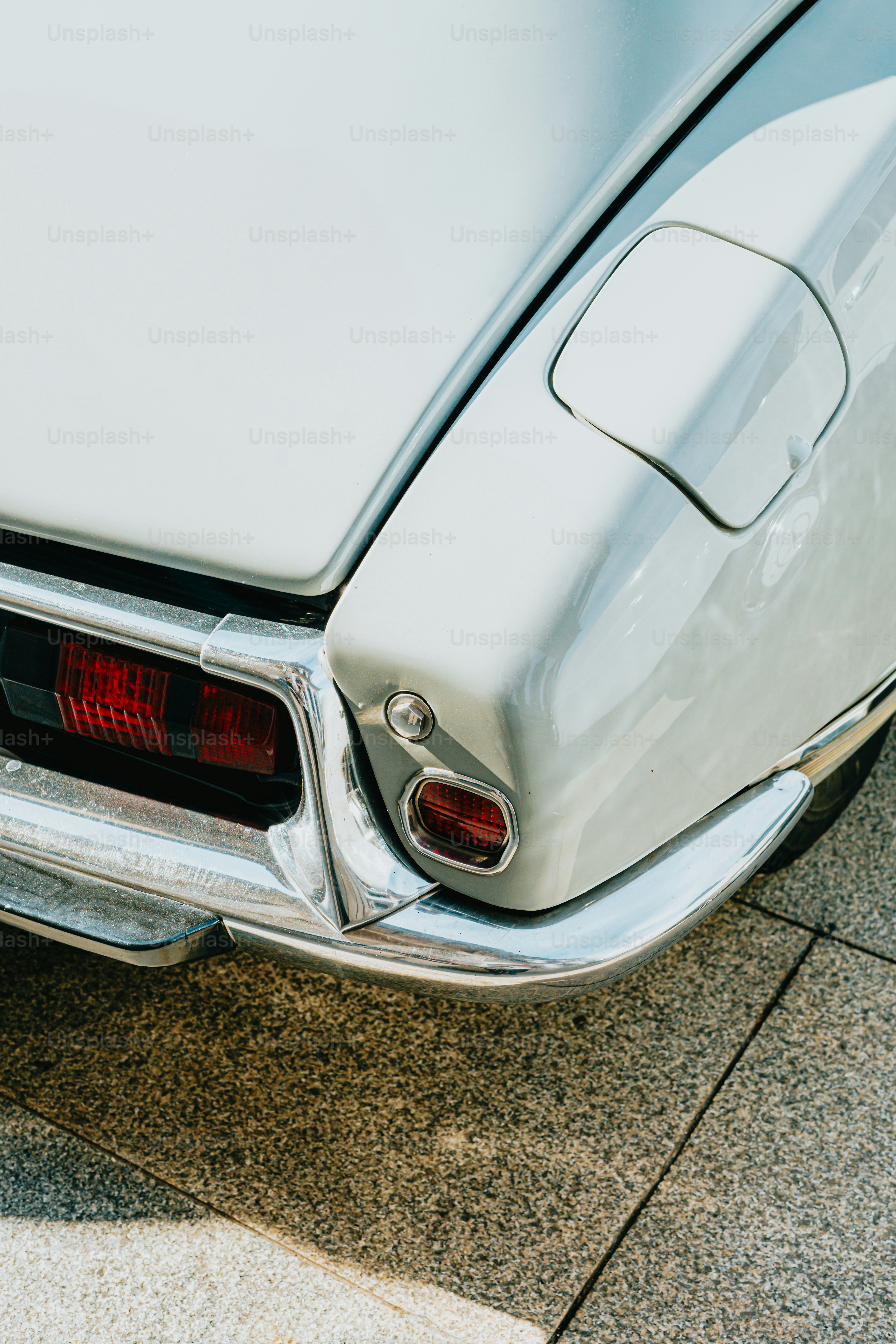 A close up of the tail end of a car photo – Car Image on Unsplash