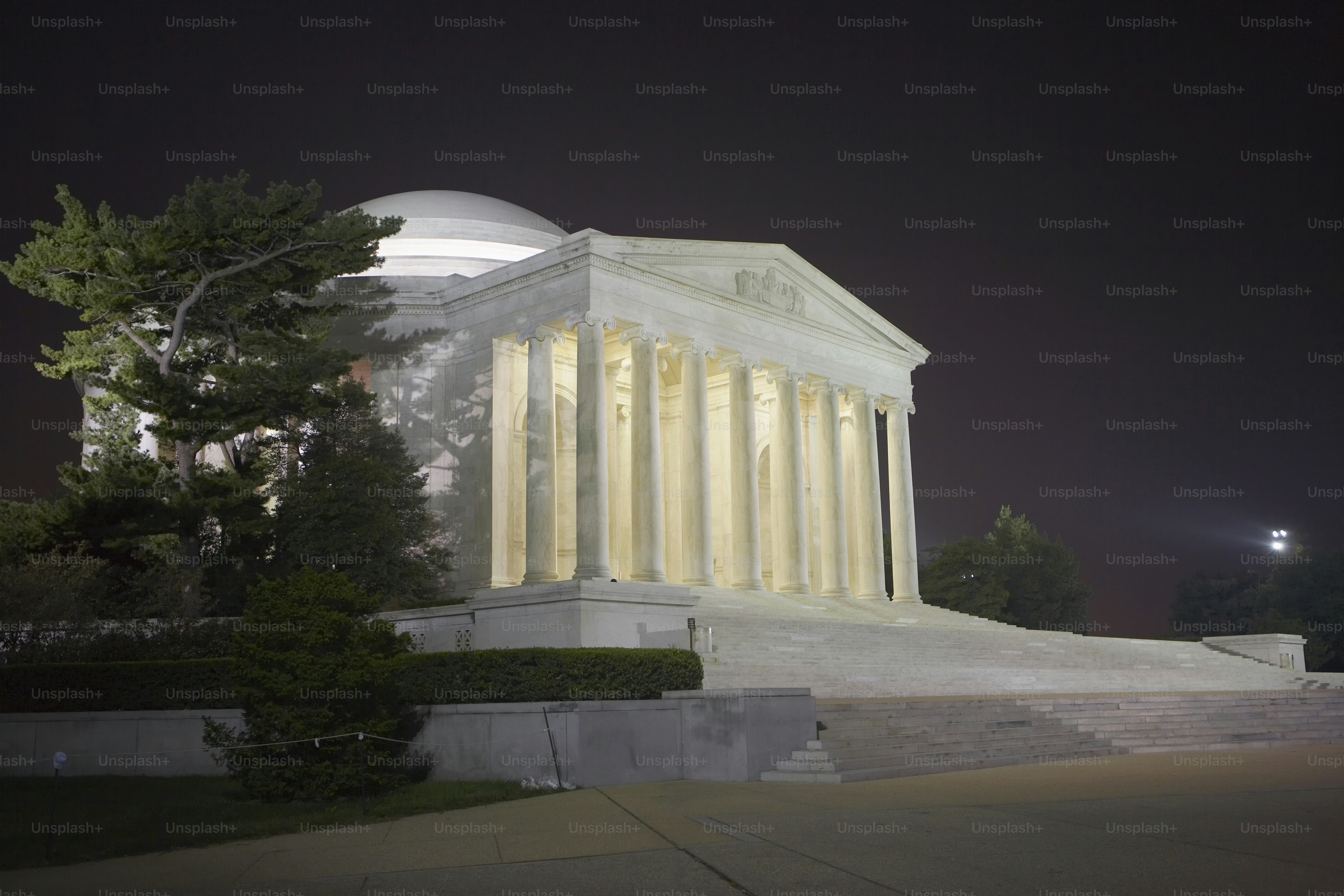 The washington monument is lit up at night photo – Travel destinations ...