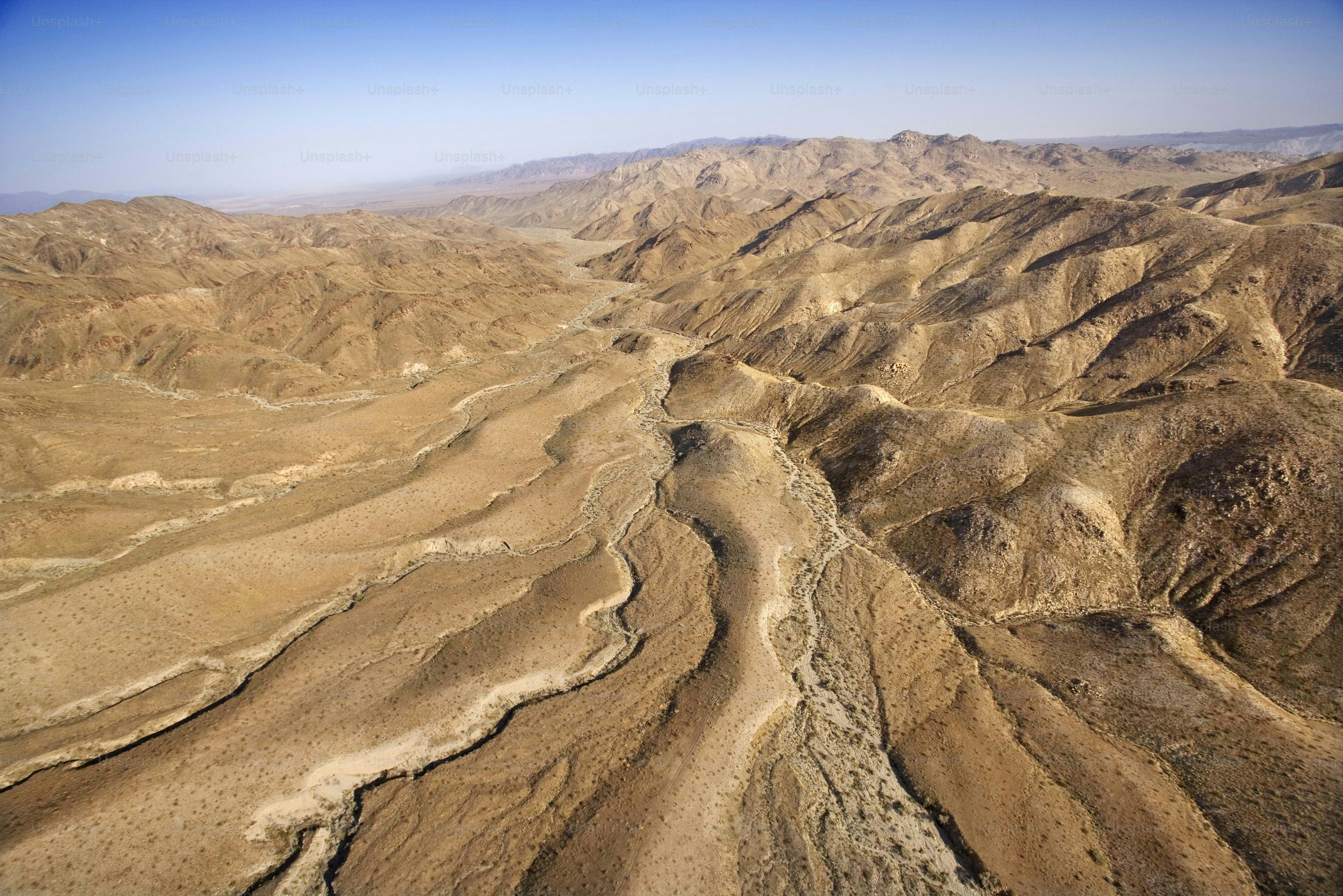 Una vista aérea de una cordillera en el desierto foto – Imagen de Zona ...