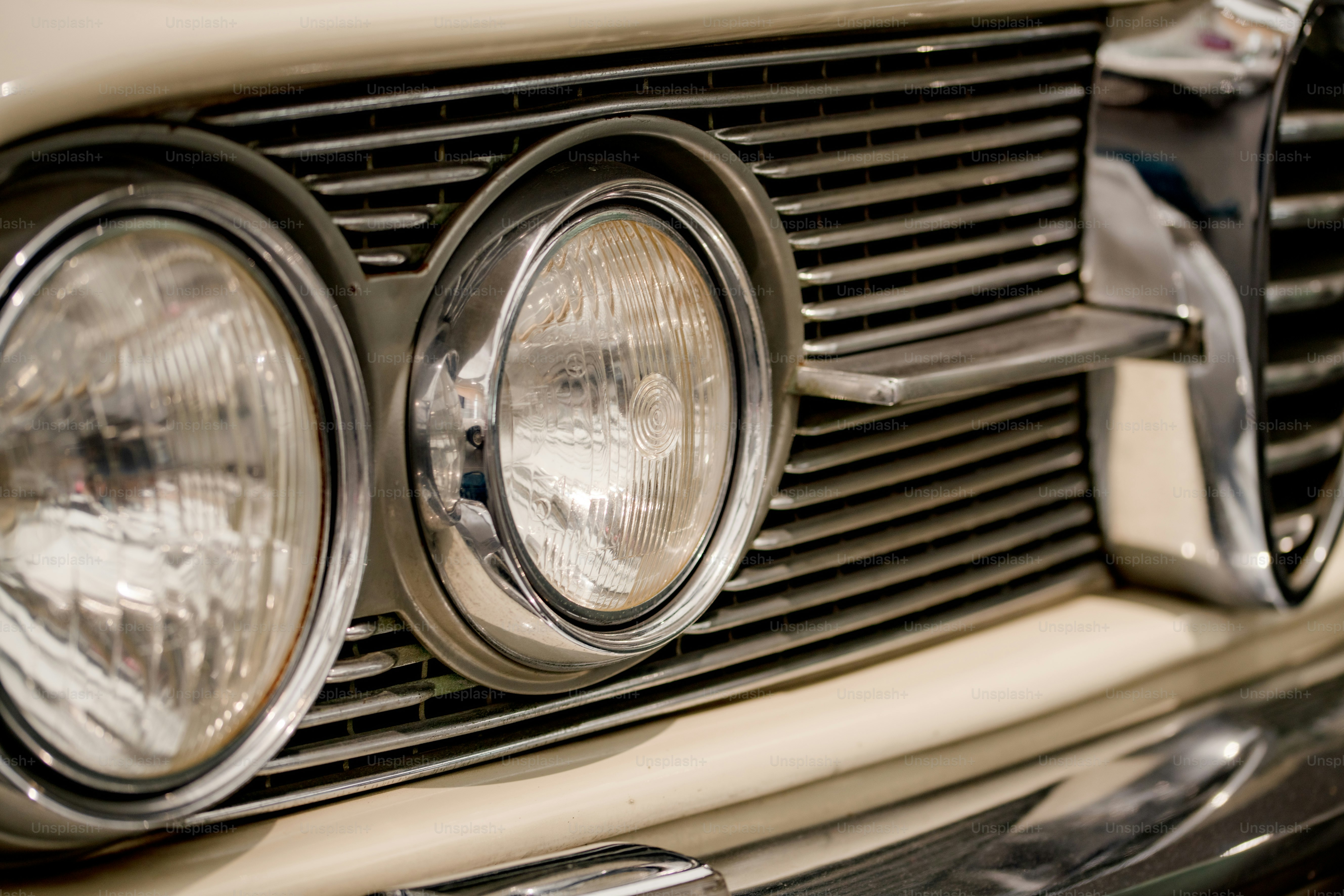 A close up of a white car with a red light photo – Car Image on Unsplash