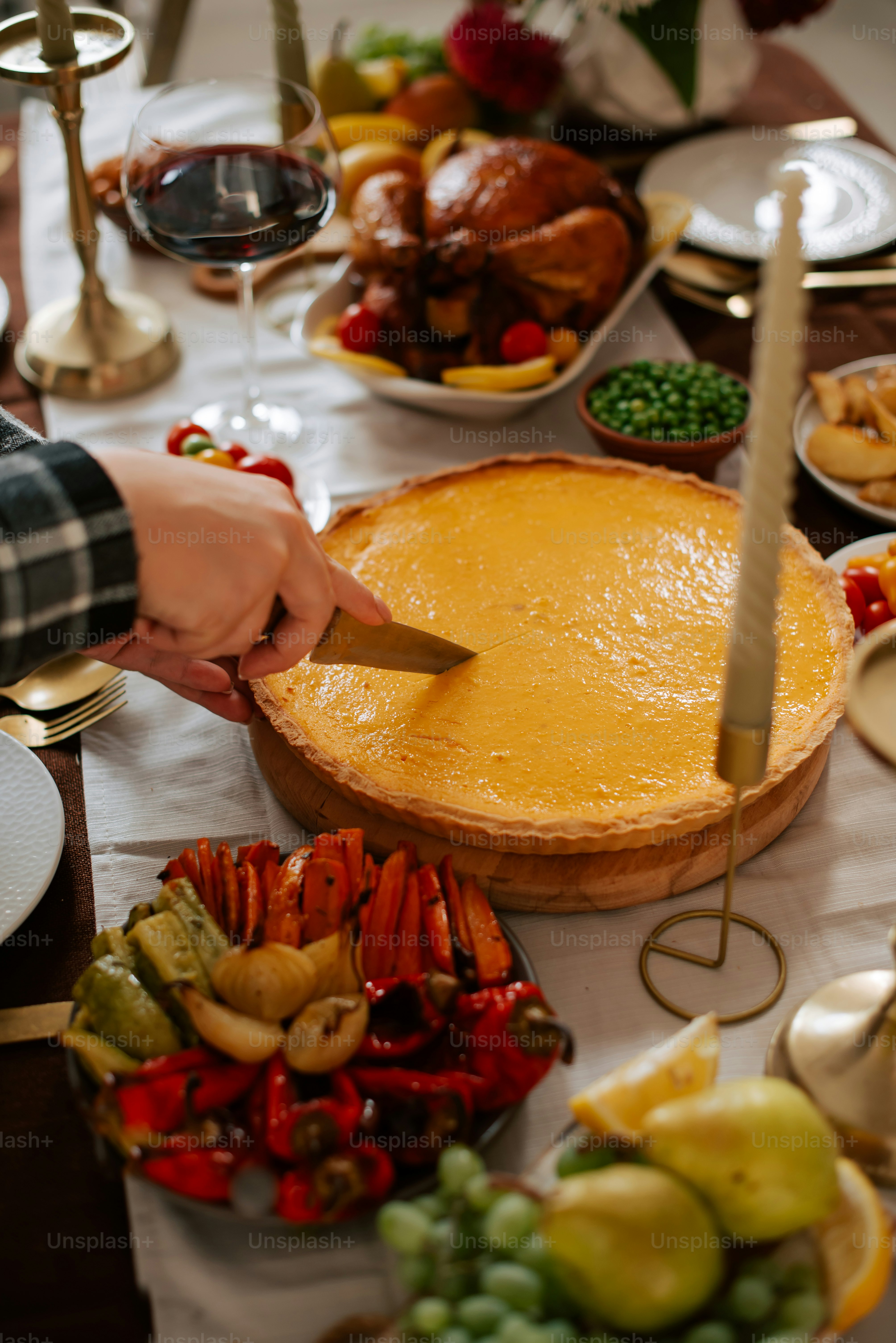 A person cutting a pie with a knife photo – Thanksgiving Image on Unsplash