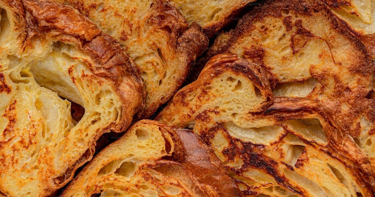 접시에 담긴 음식의 클로즈업 사진 Unsplash의 Toast 이미지
