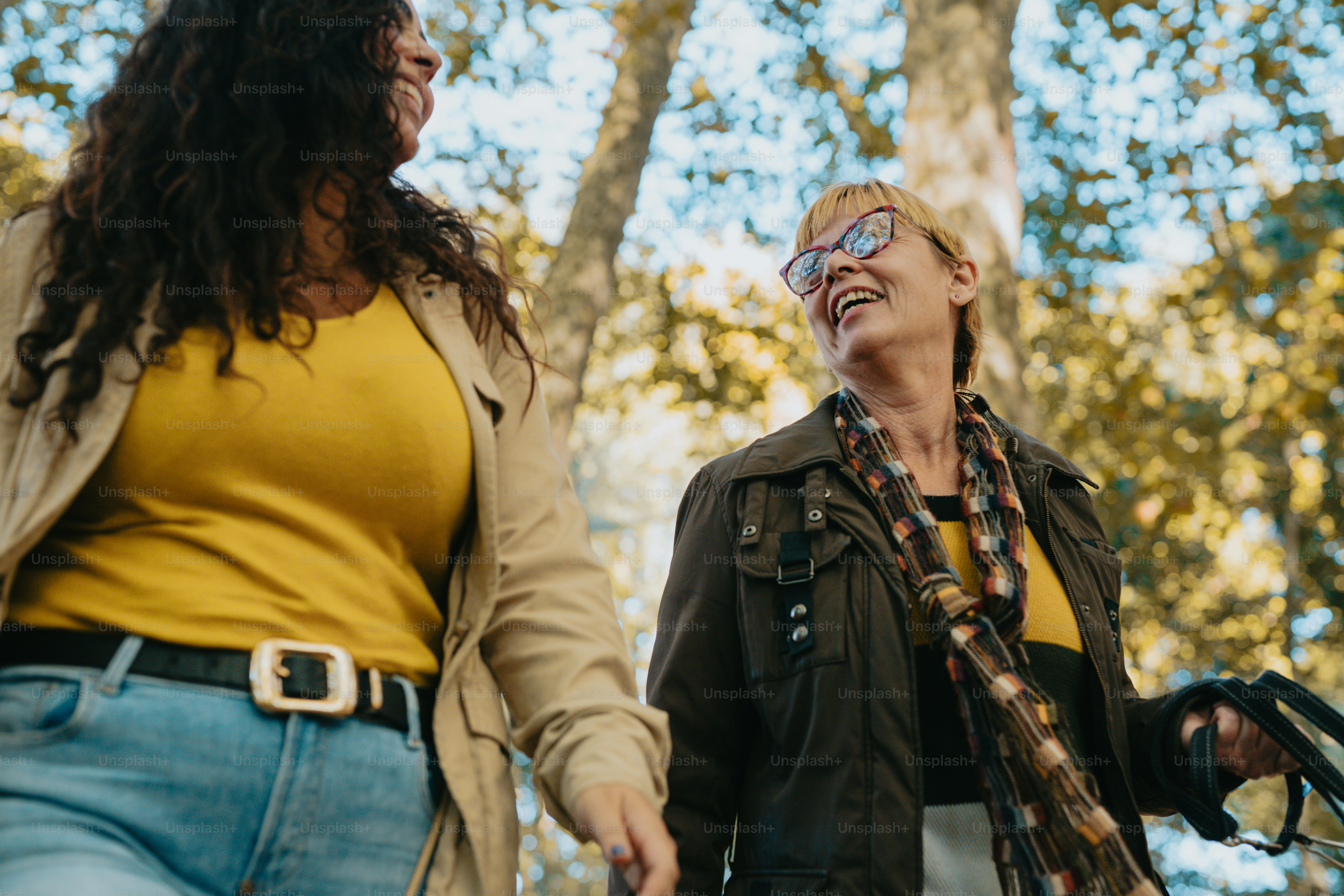 Women Walking Pictures | Download Free Images on Unsplash