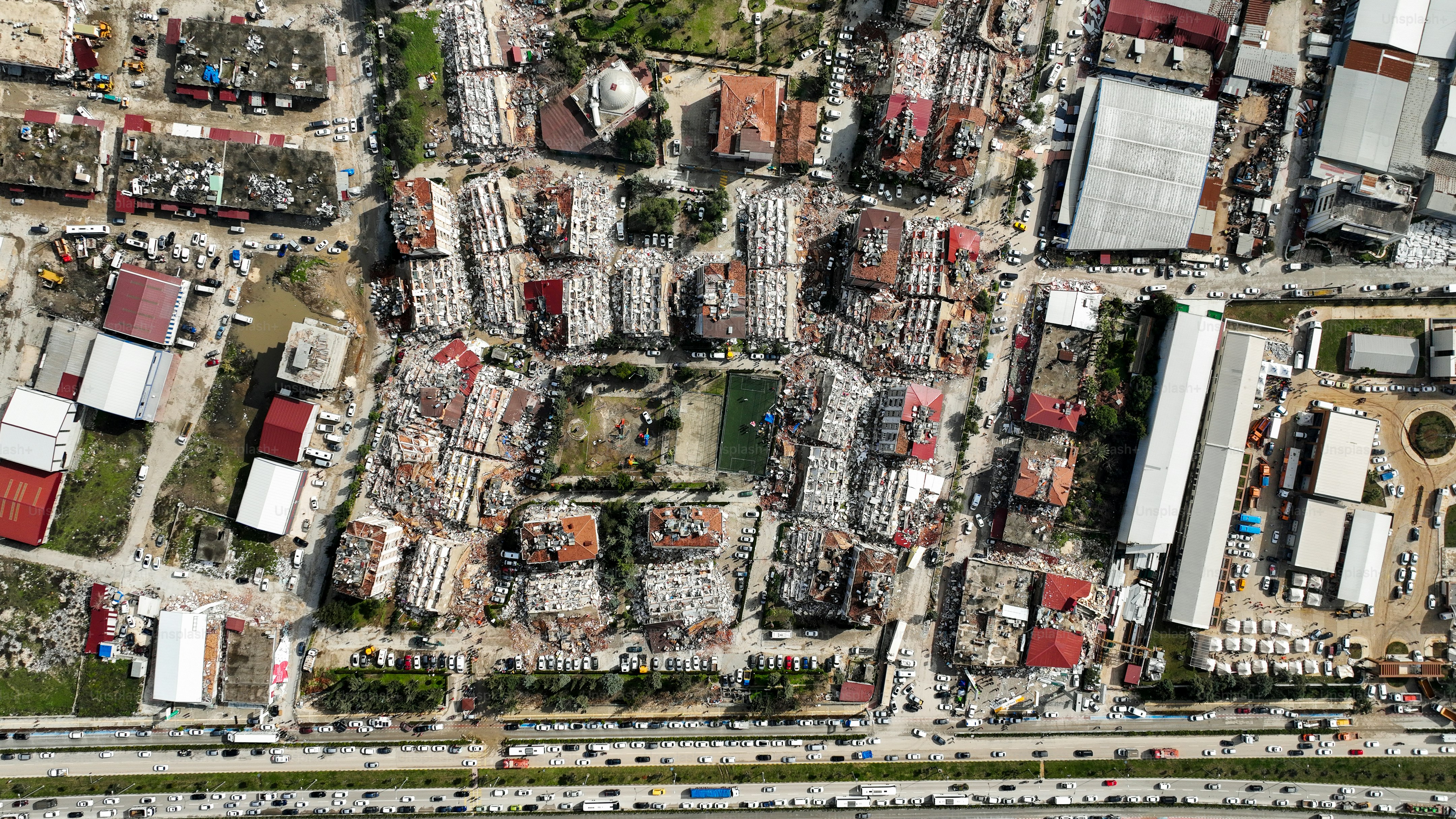 An aerial view of a city with lots of rubble photo – Rubble Image on ...