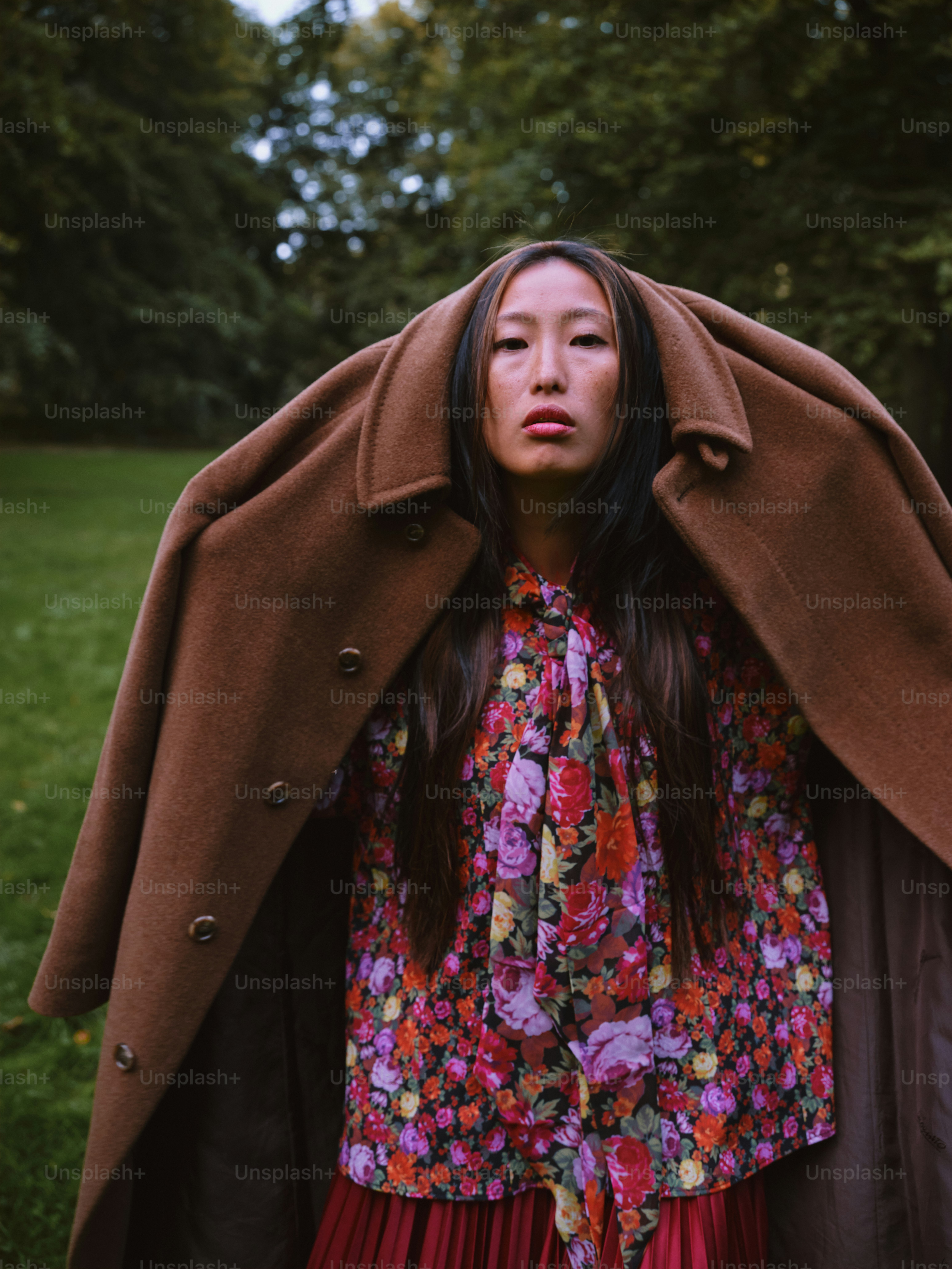 A woman with a coat over her head photo – Autumn fashion Image on Unsplash