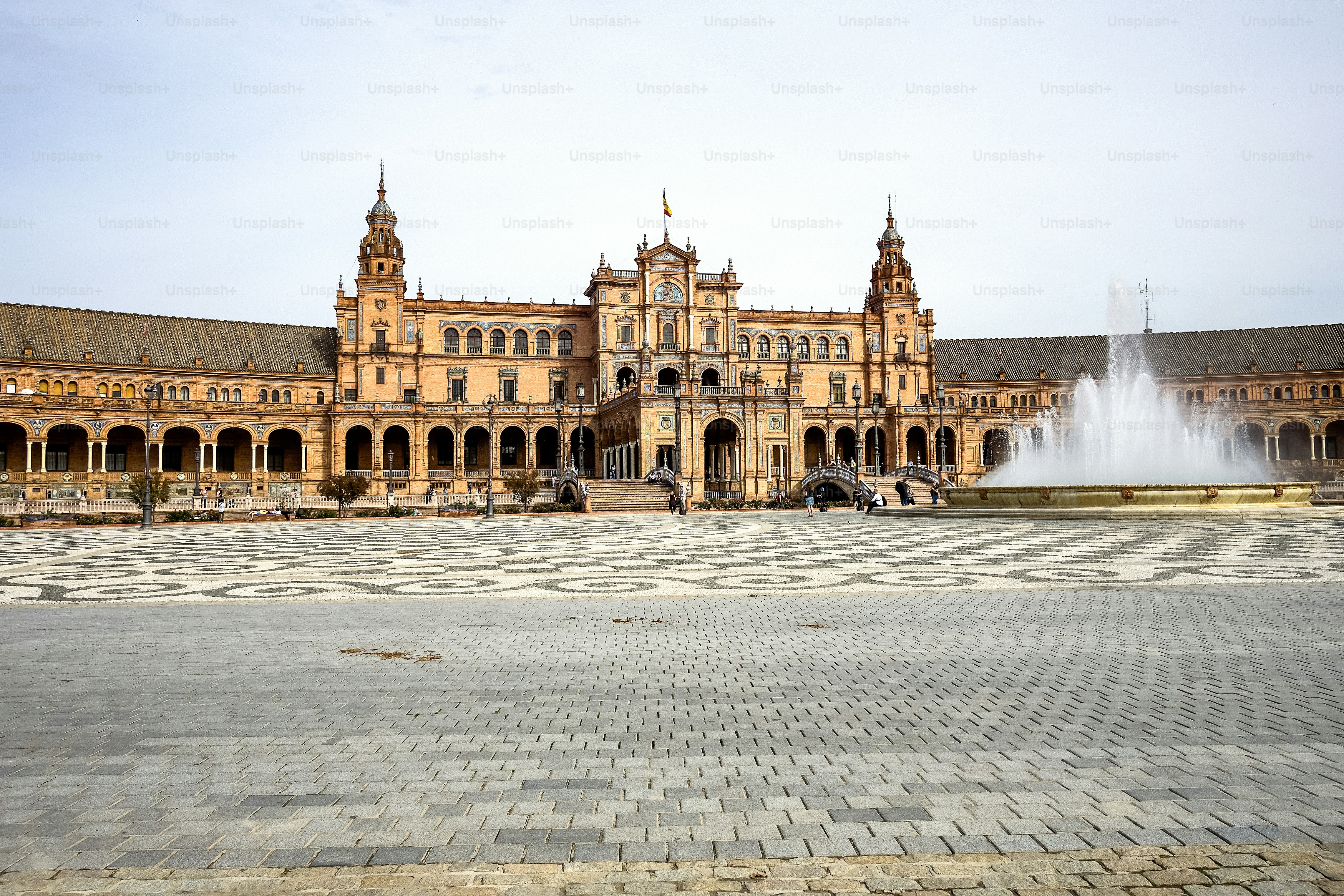 Plaza Pictures | Download Free Images on Unsplash