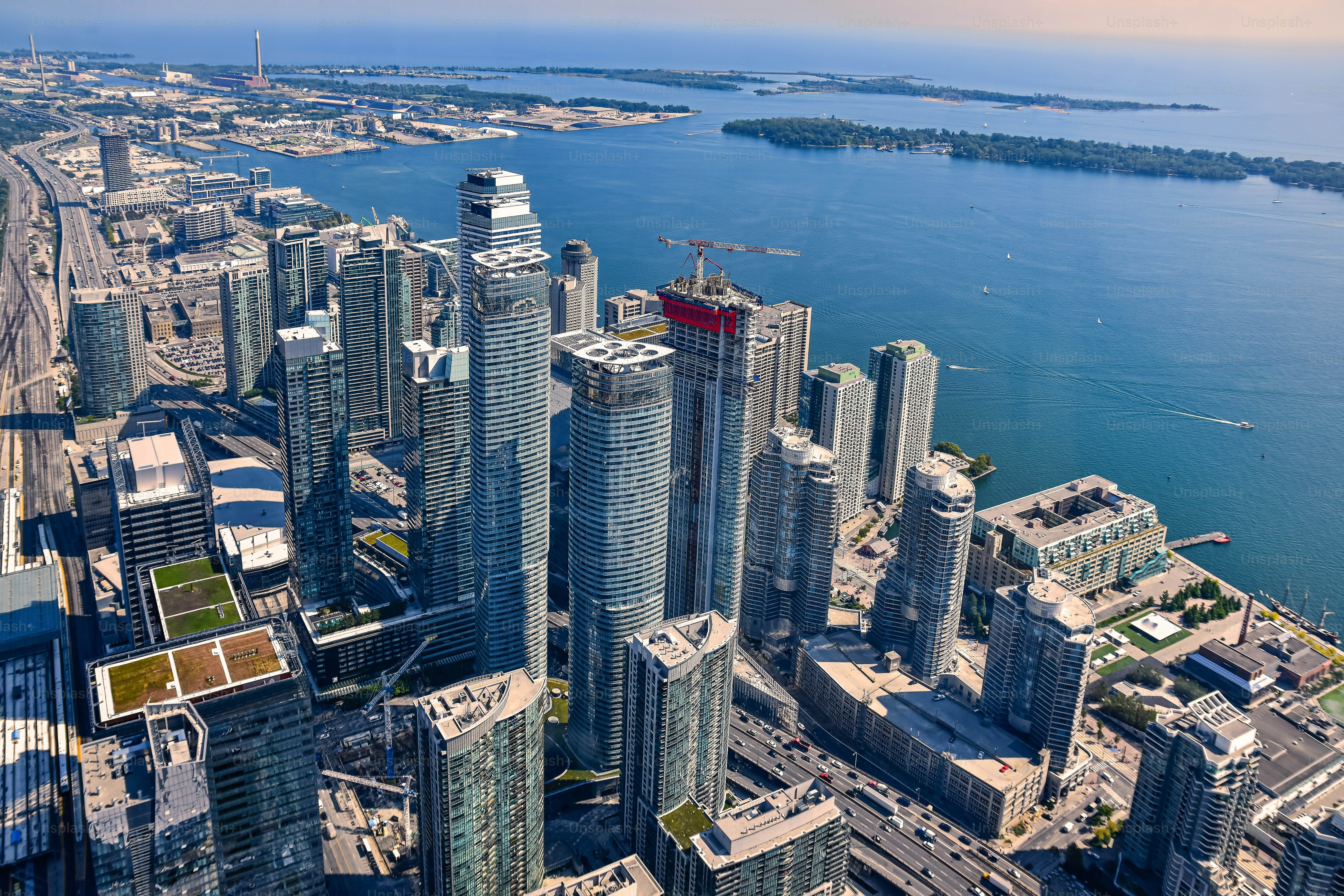 A high angle shot of the skyscrapers and buildings captured in Canada ...