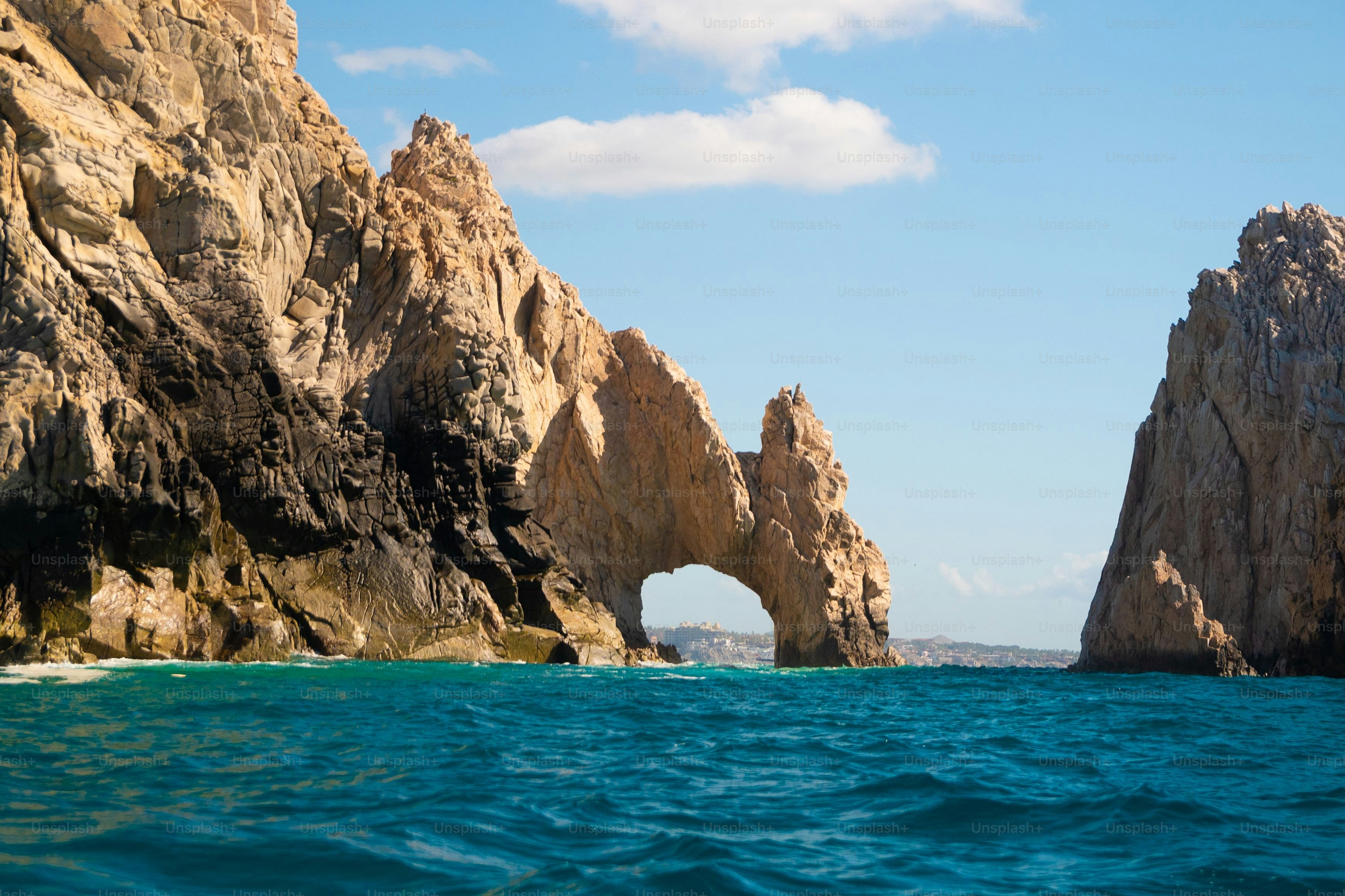 A beautiful shot of the Cabo San Lucas Arch on the Pacific Ocean with ...