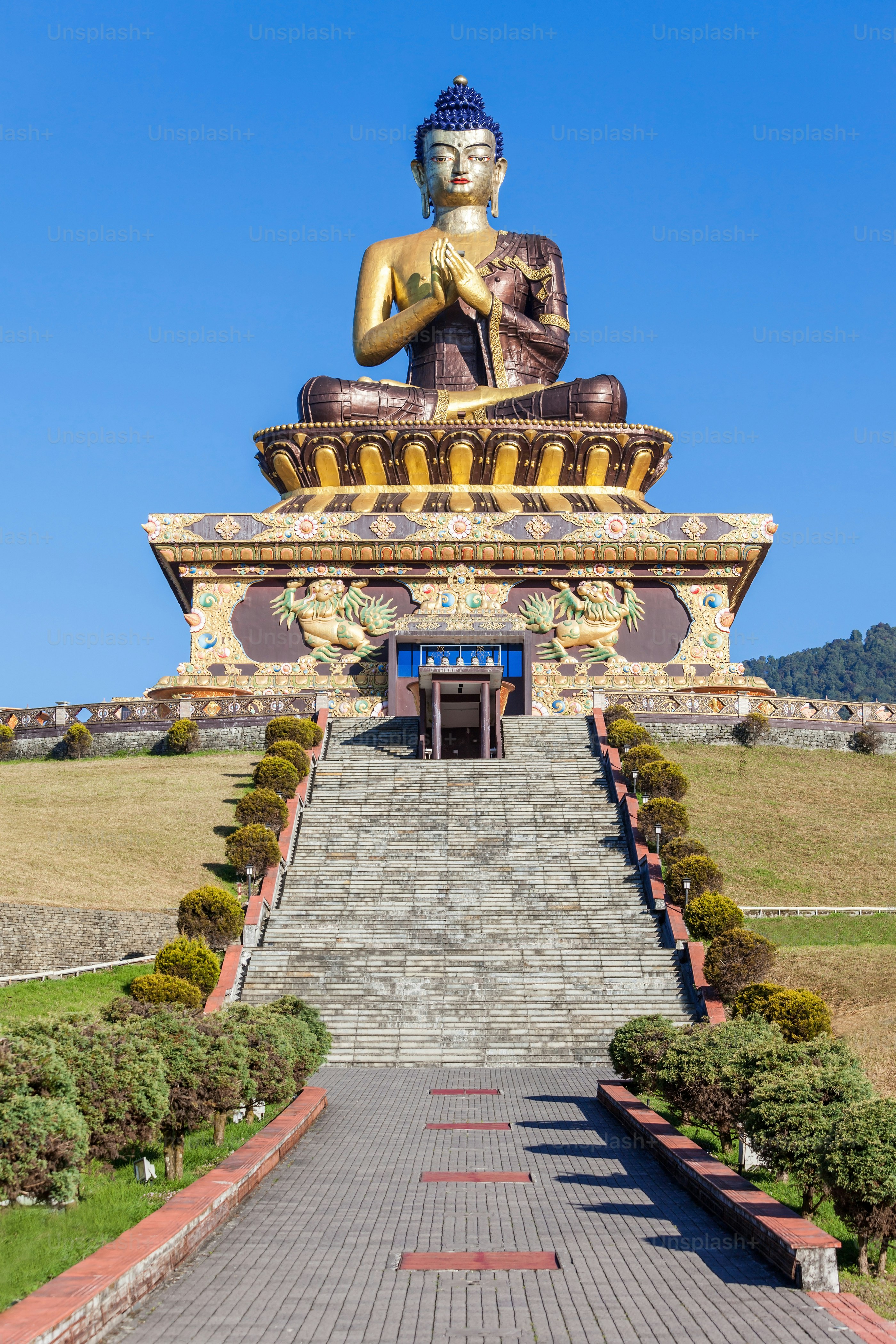 Estatua de Buda Gautama en el Parque de Buda de Ravangla en el sur de ...