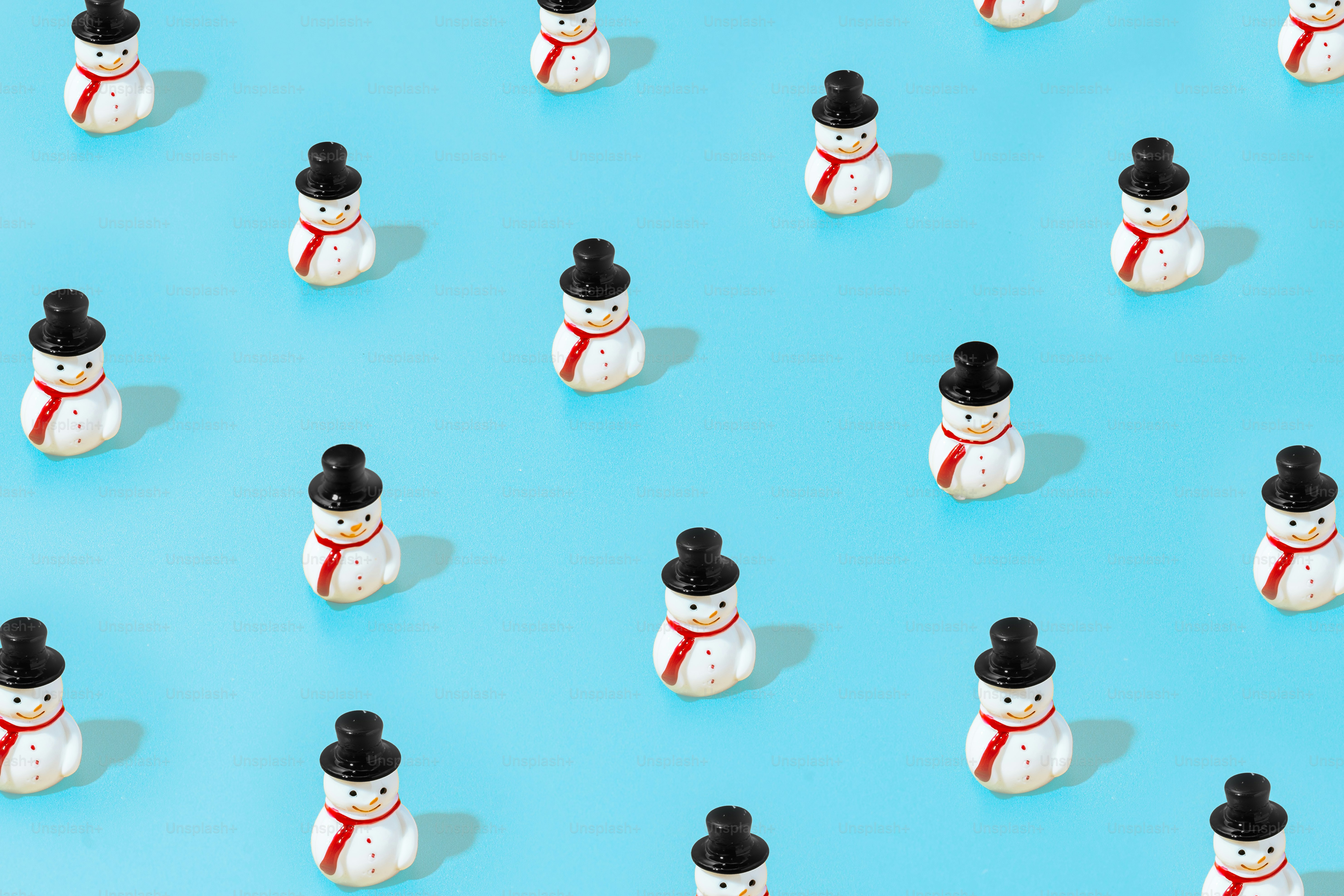 A group of snowmen standing next to each other photo – Snowman Image on ...