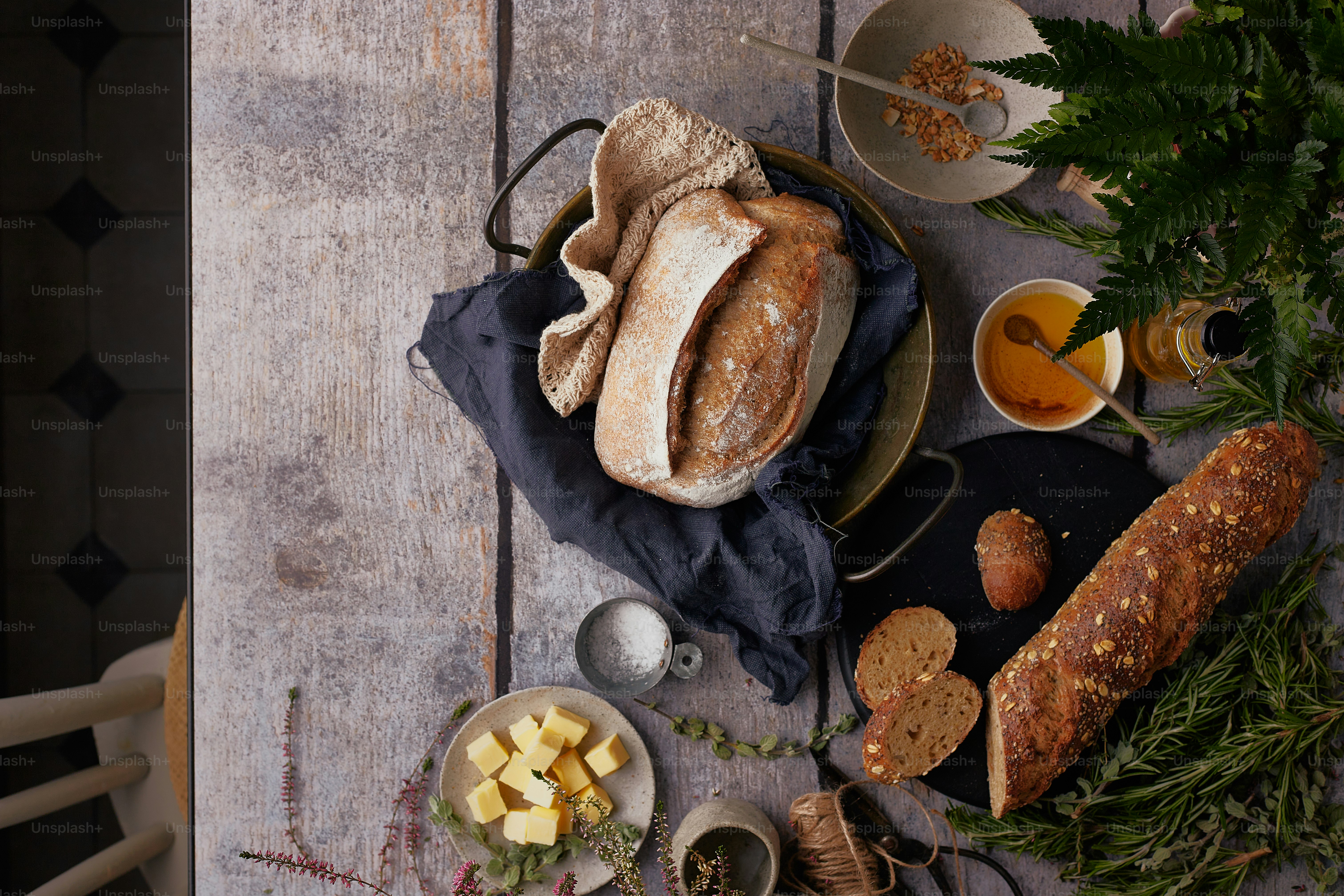 A table topped with bread and other foods photo – Food Image on Unsplash