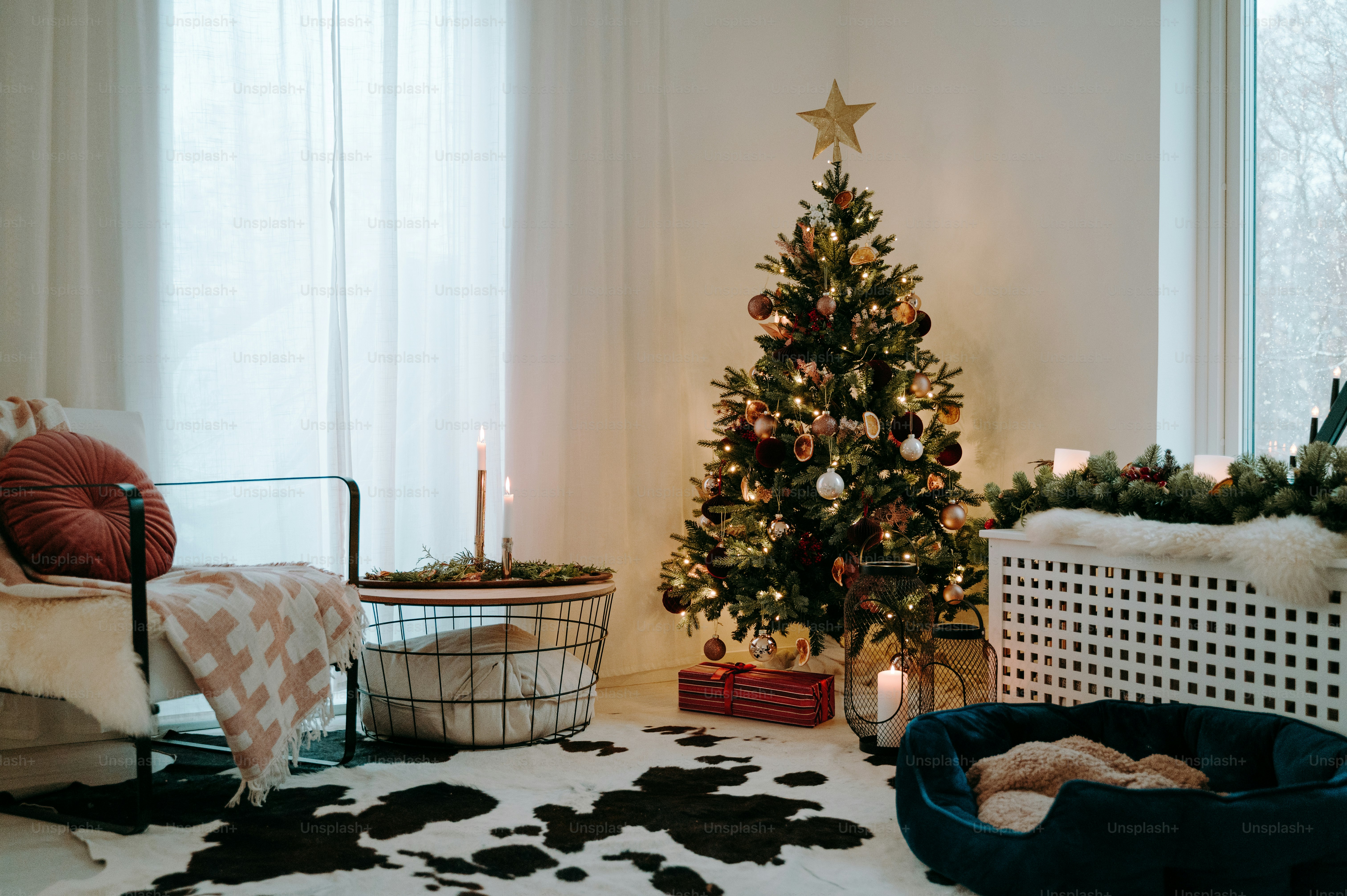 A living room with a christmas tree in the corner photo – Christmas ...