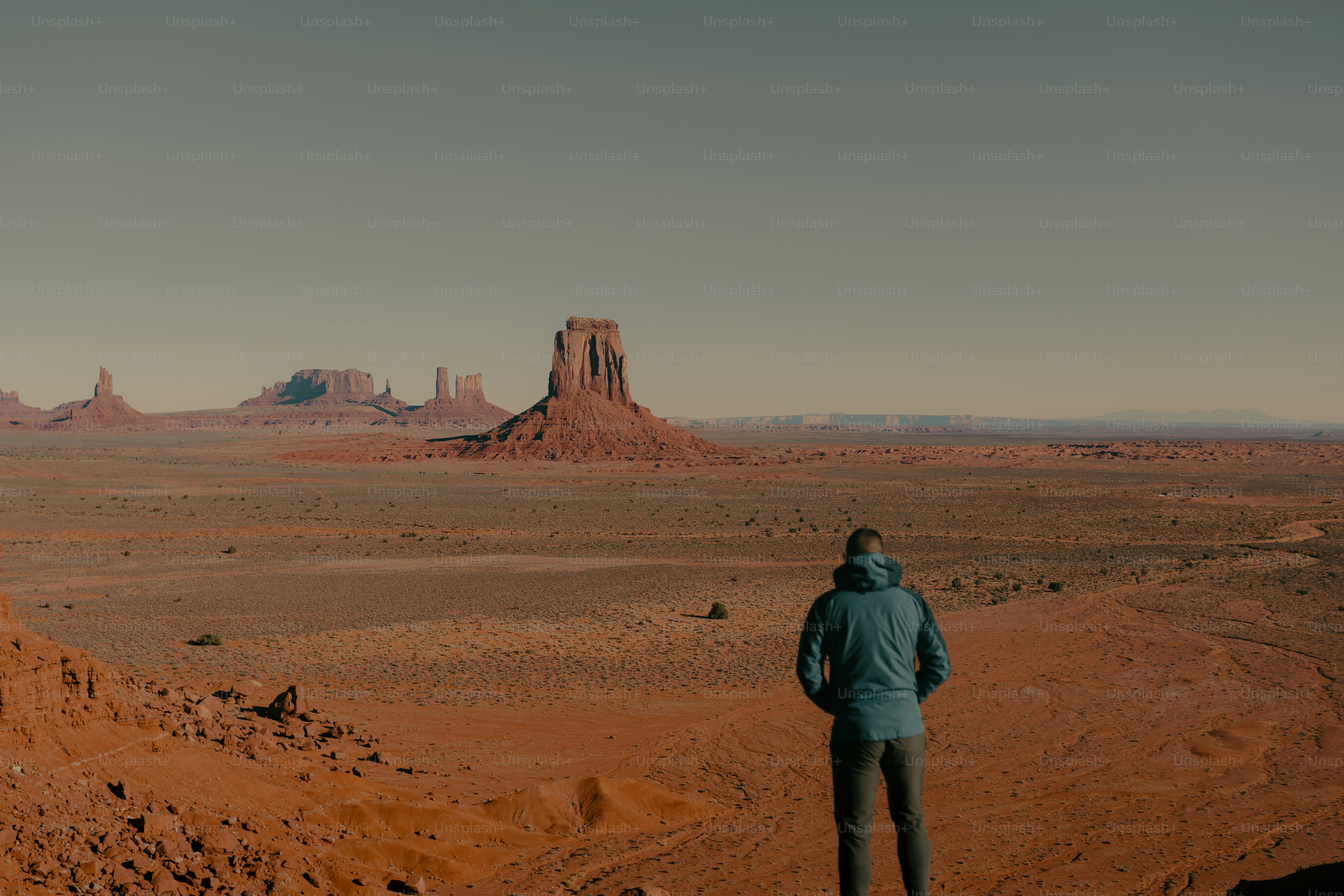 A person standing in the middle of a desert photo – Monument valley ...