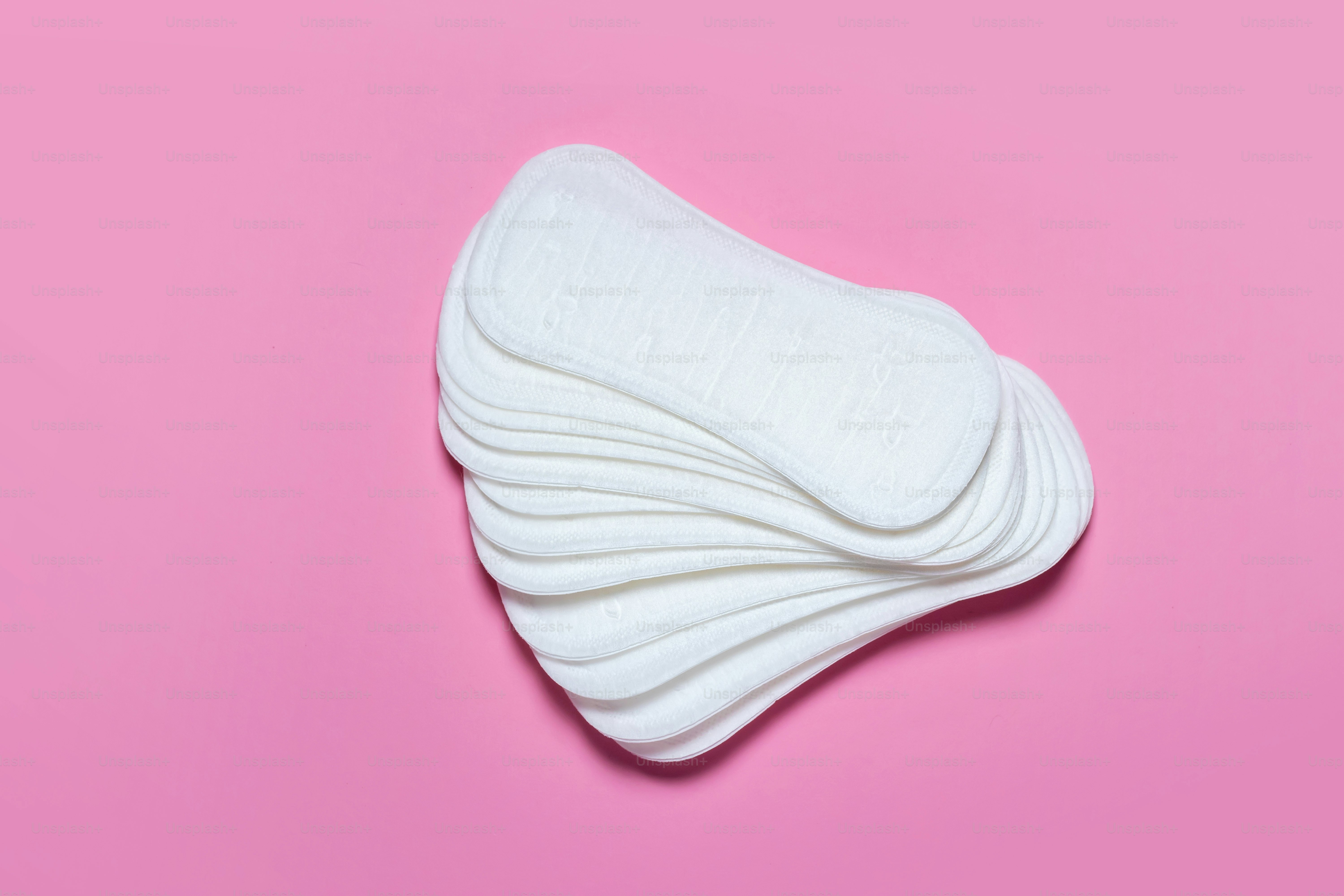 Feminine hygiene pads on a pink background. Concept of feminine hygiene ...