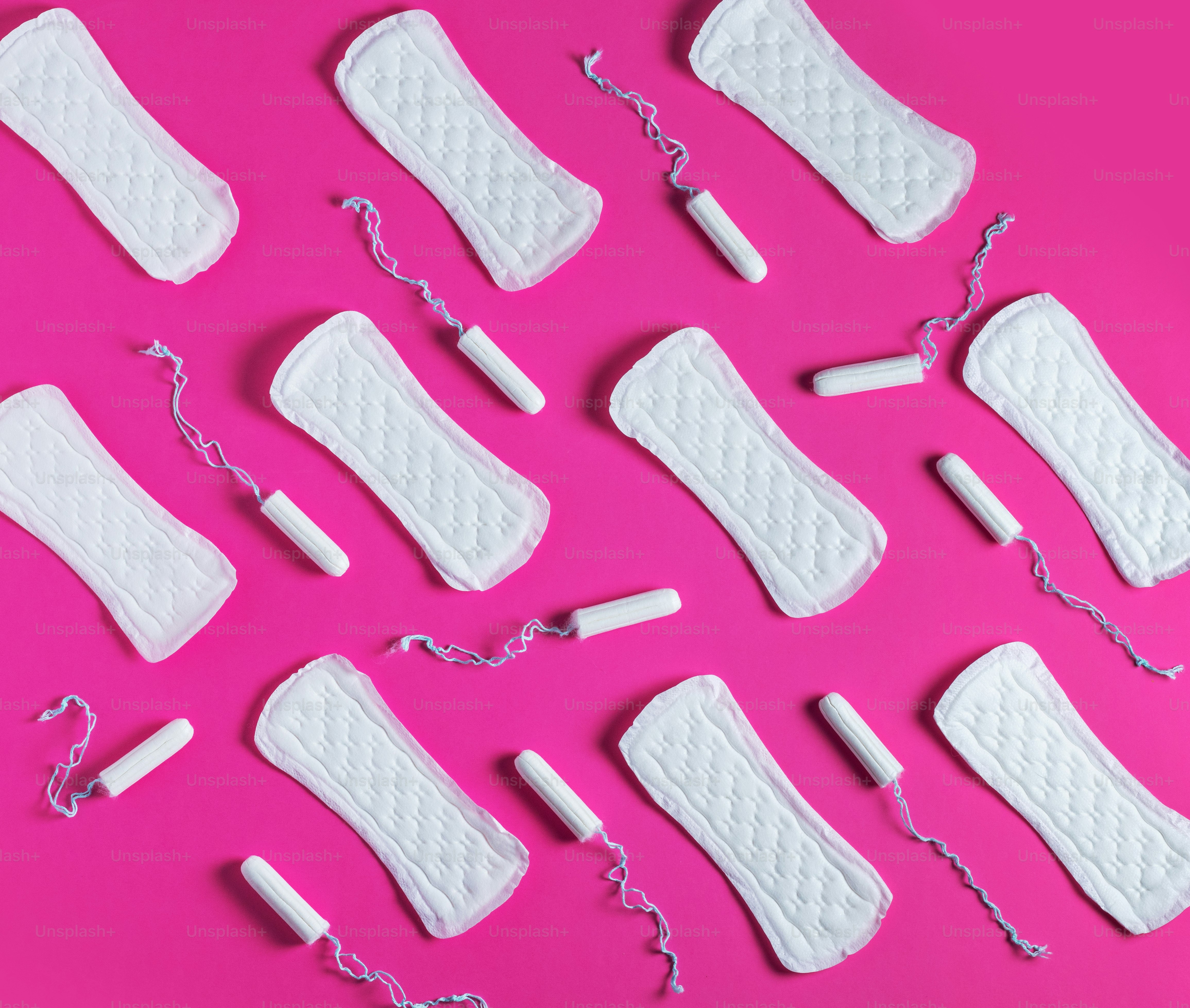 Tampons, feminine sanitary pads pattern on pink background. Hygiene ...