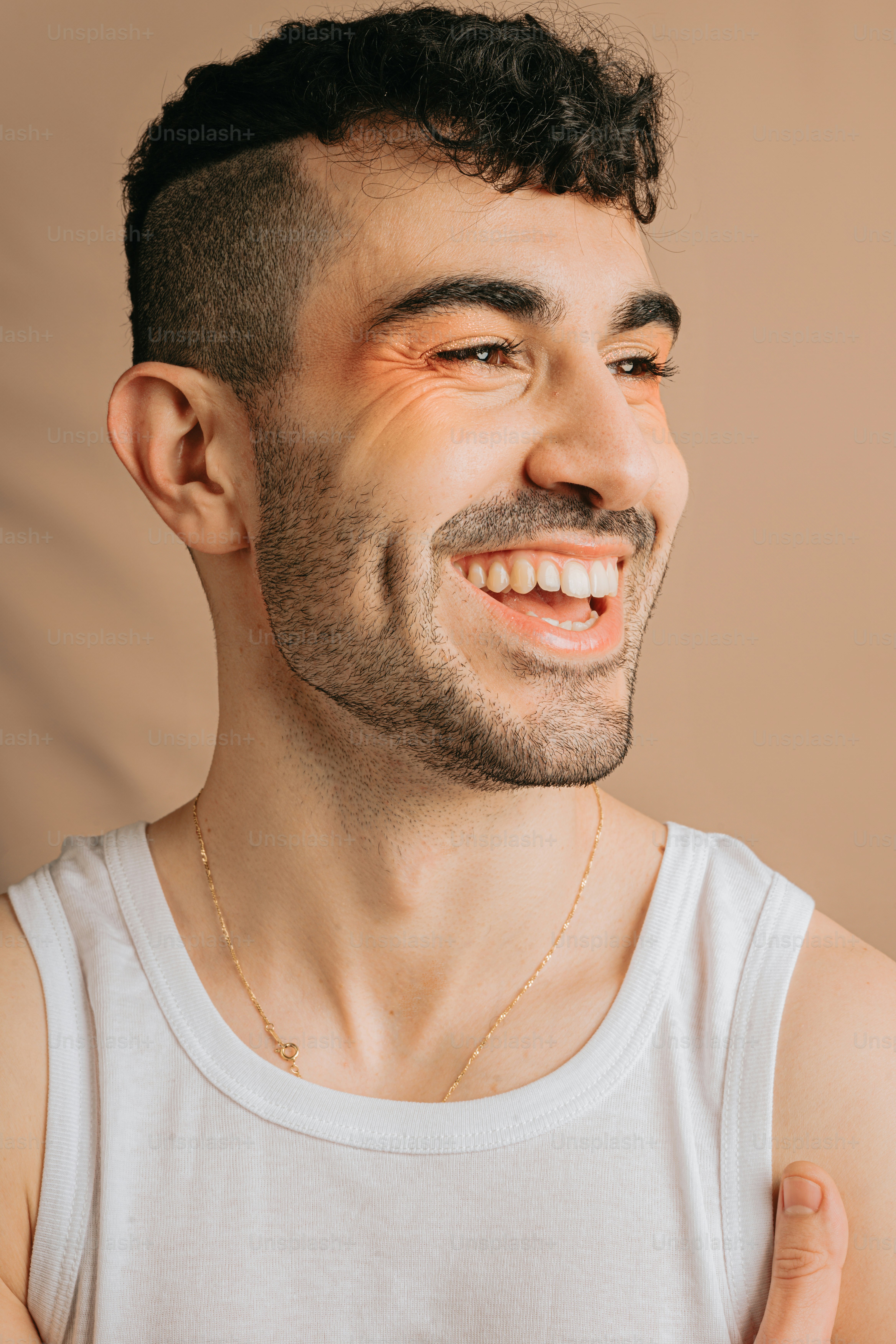 A man with a smile on his face photo – Fashion Image on Unsplash