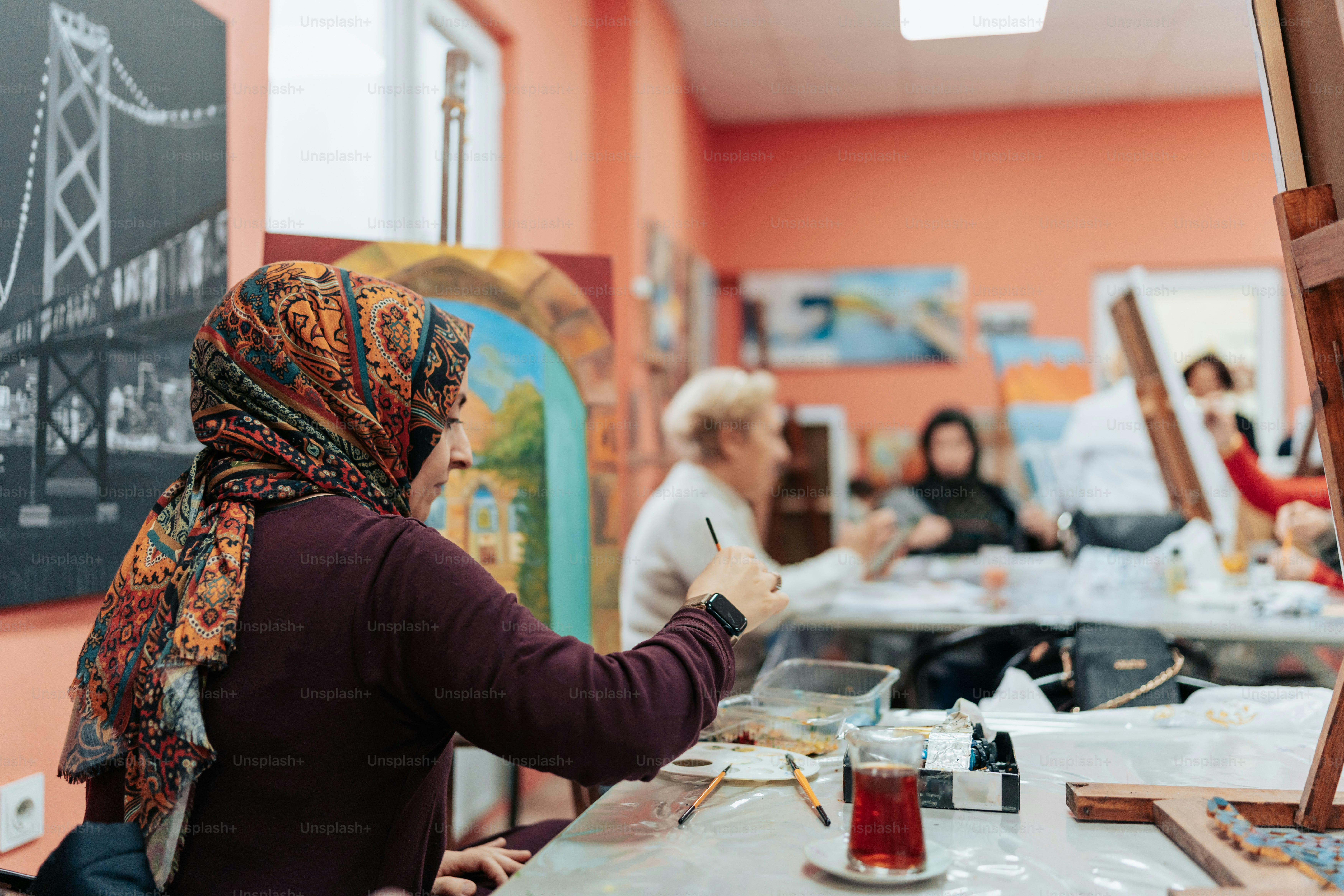 A group of people in a painting class photo – Community Image on Unsplash