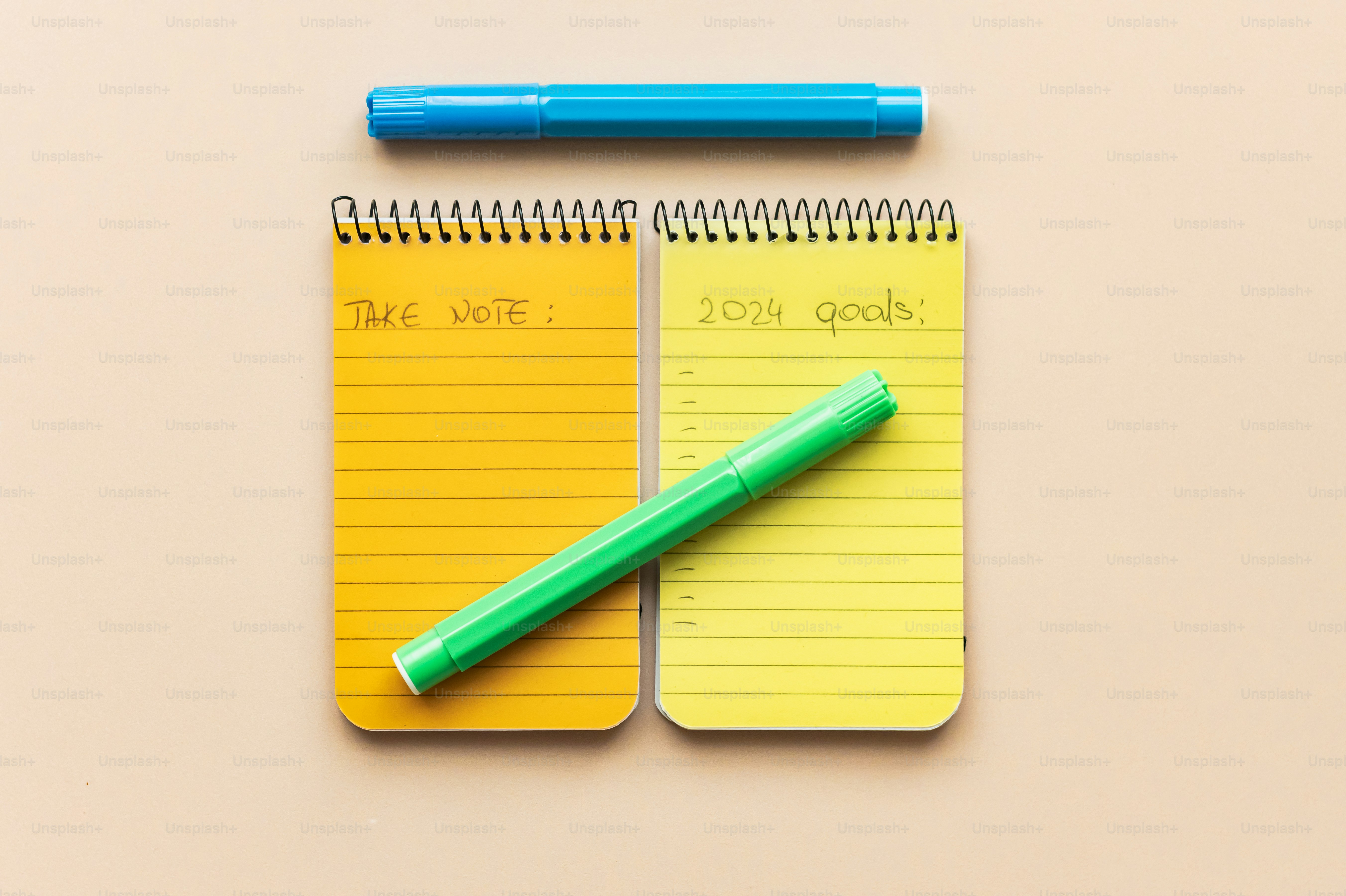 A notepad with a pen and a notepad attached to it photo – Schedule ...
